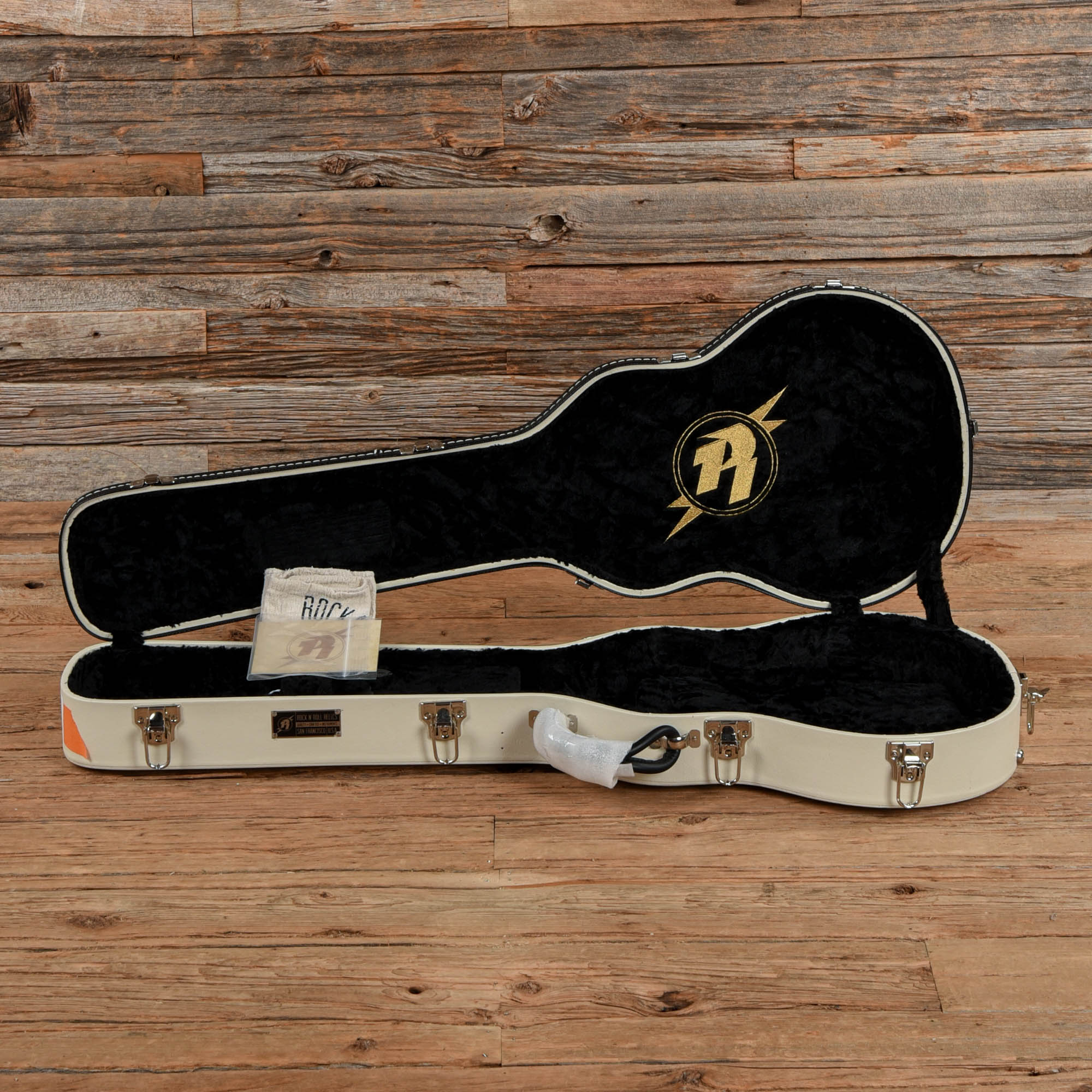 Rock N Roll Relics Thunders DC Aged White 2018 – Chicago Music Exchange