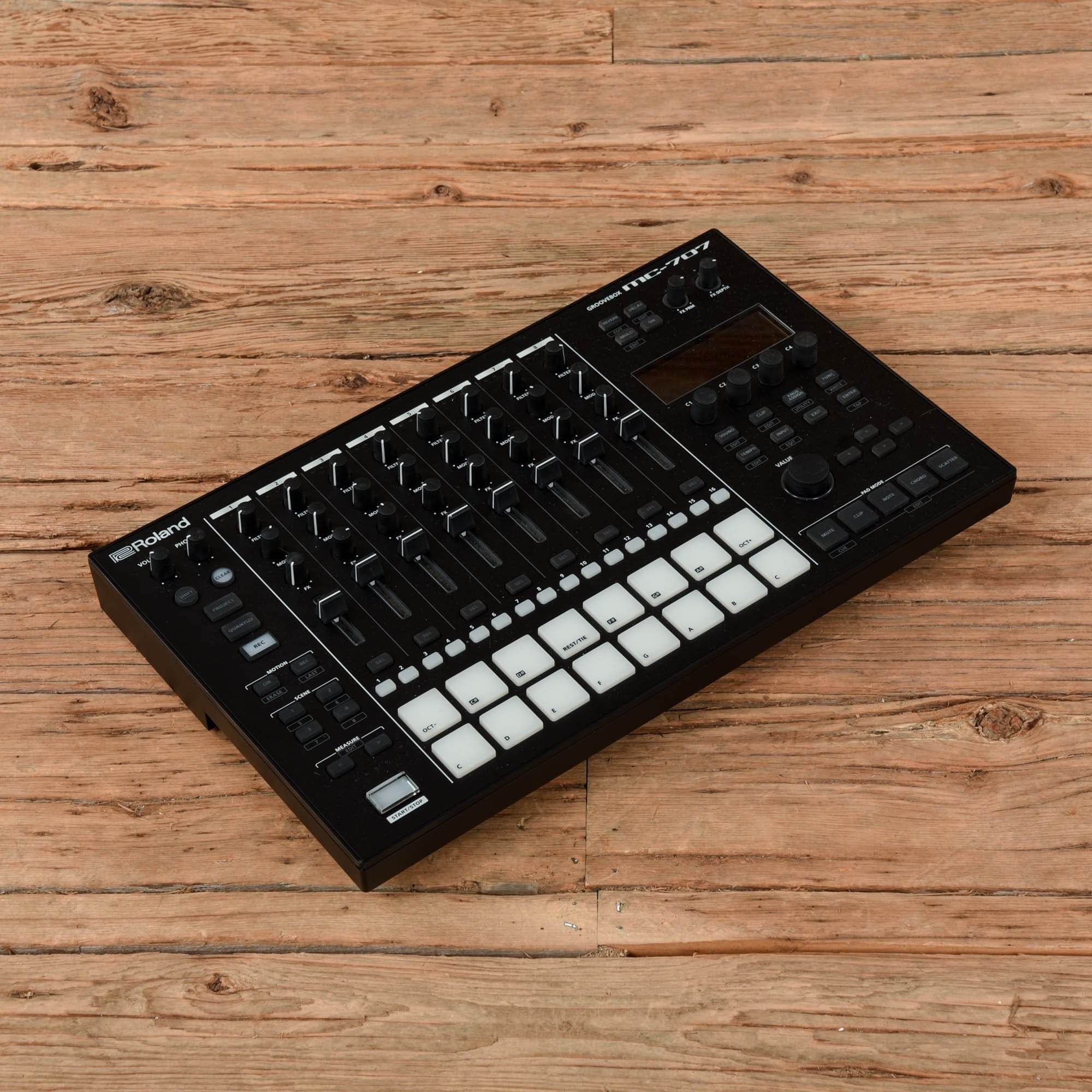 Roland MC-707 Groovebox – Chicago Music Exchange