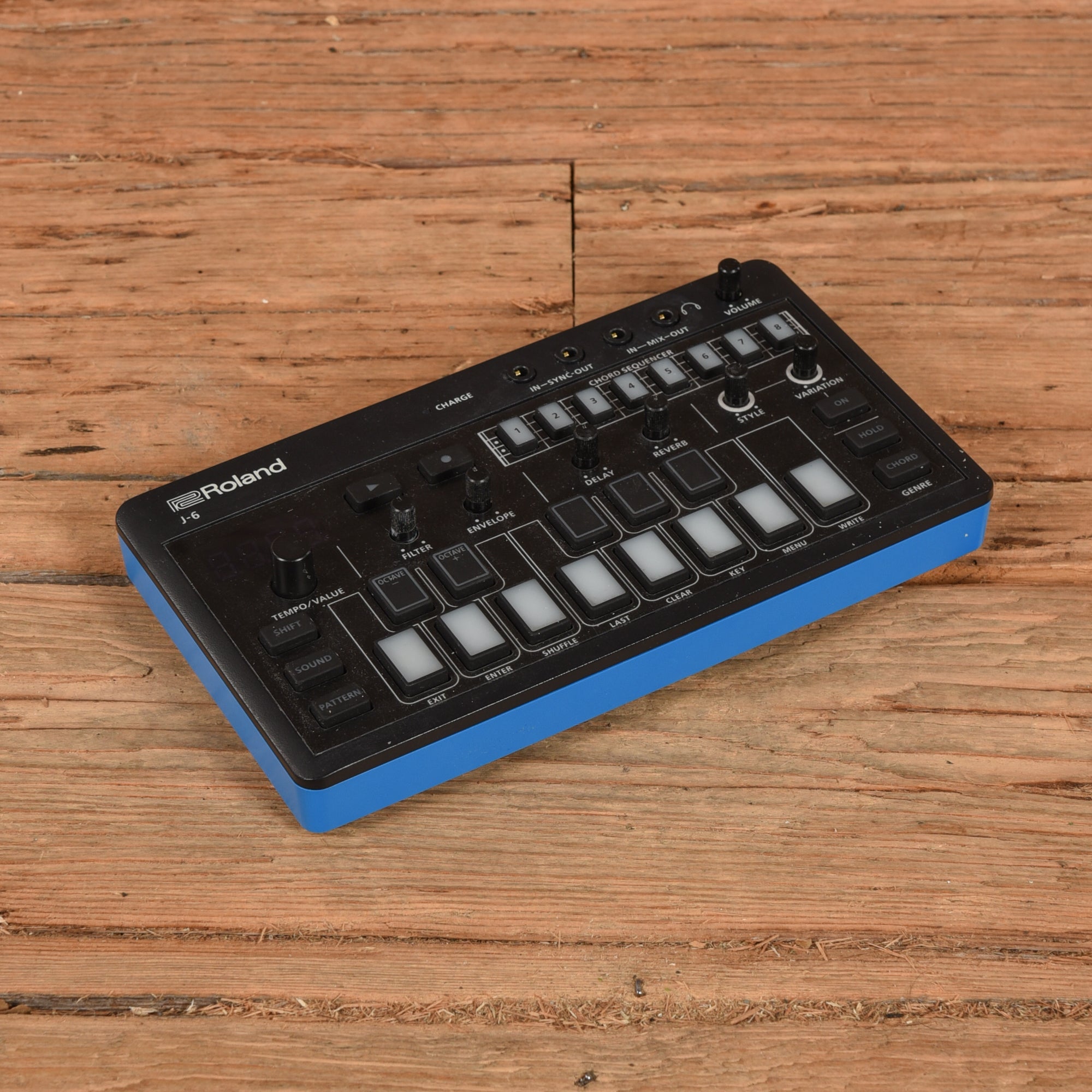 Roland J-6 Aira Compact Chord Synthesizer – Chicago Music Exchange