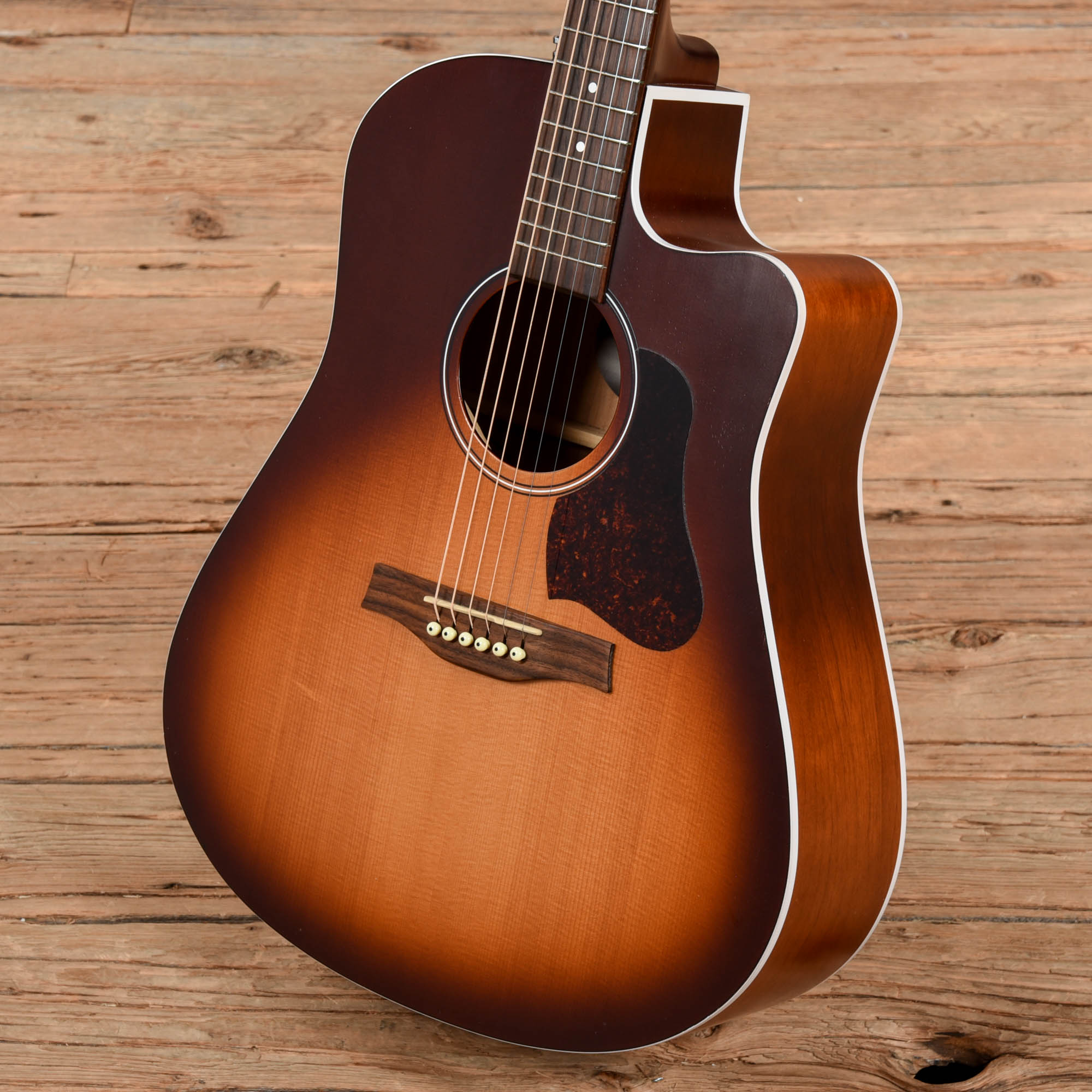 Seagull Entourage Dreadnought CW QIT Autumn Burst – Chicago Music Exchange