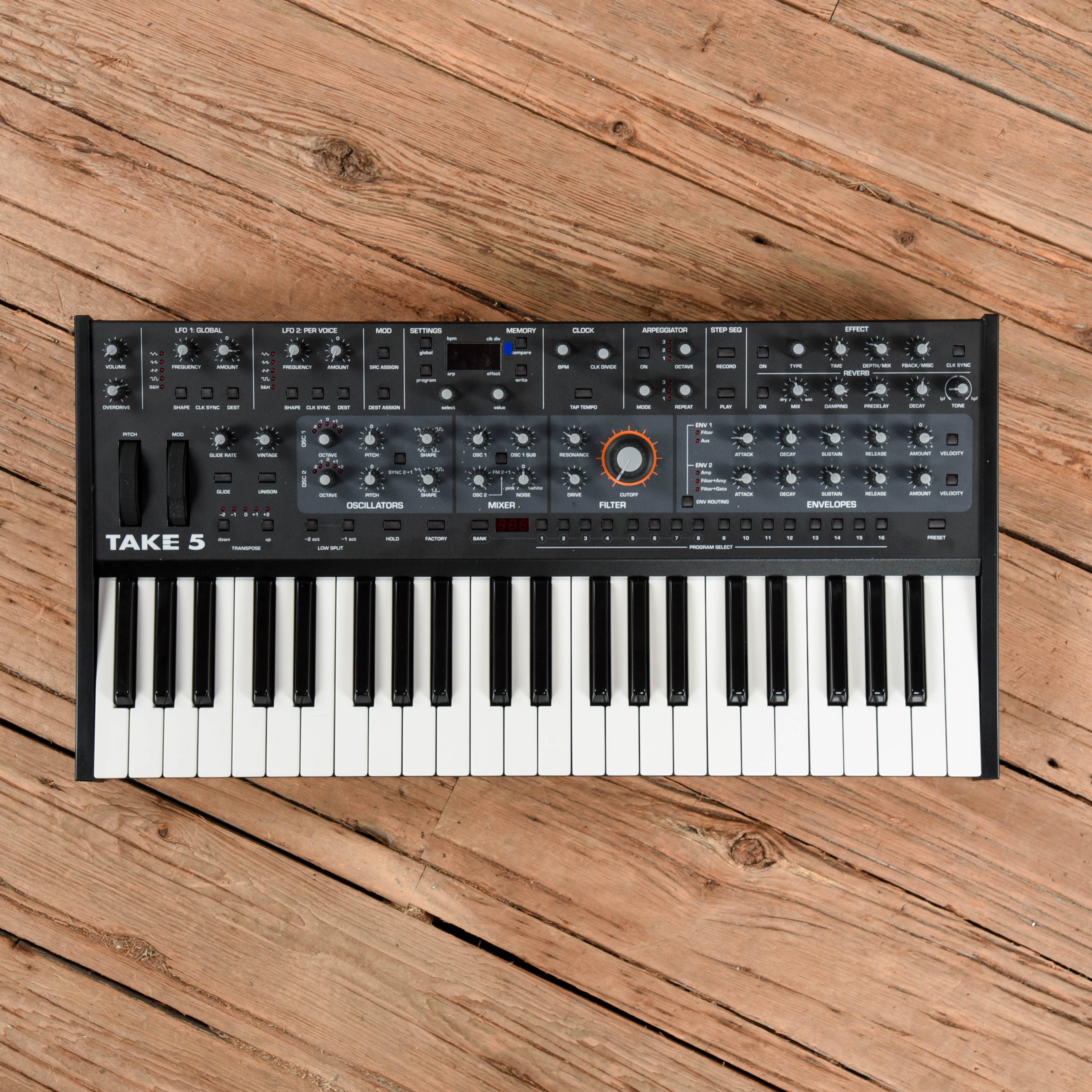 Sequential Circuits Take 5 44-Key 5-Voice Compact Polyphonic Synthesiz ...