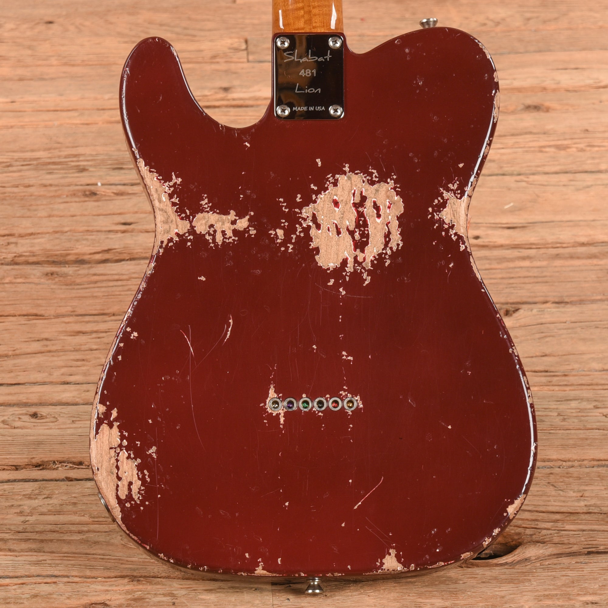 Shabat Lion Dakota Red Over White 2025 – Chicago Music Exchange