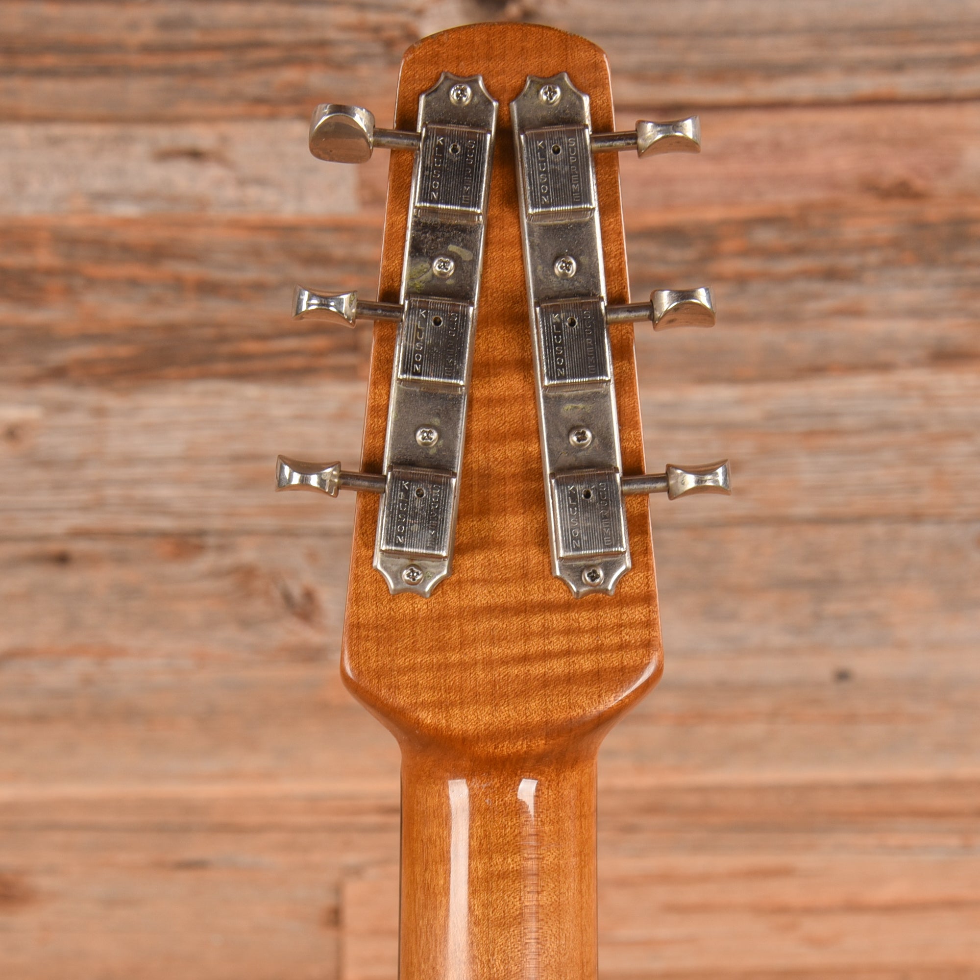 Shabat Lion Dakota Red Over White 2025 – Chicago Music Exchange