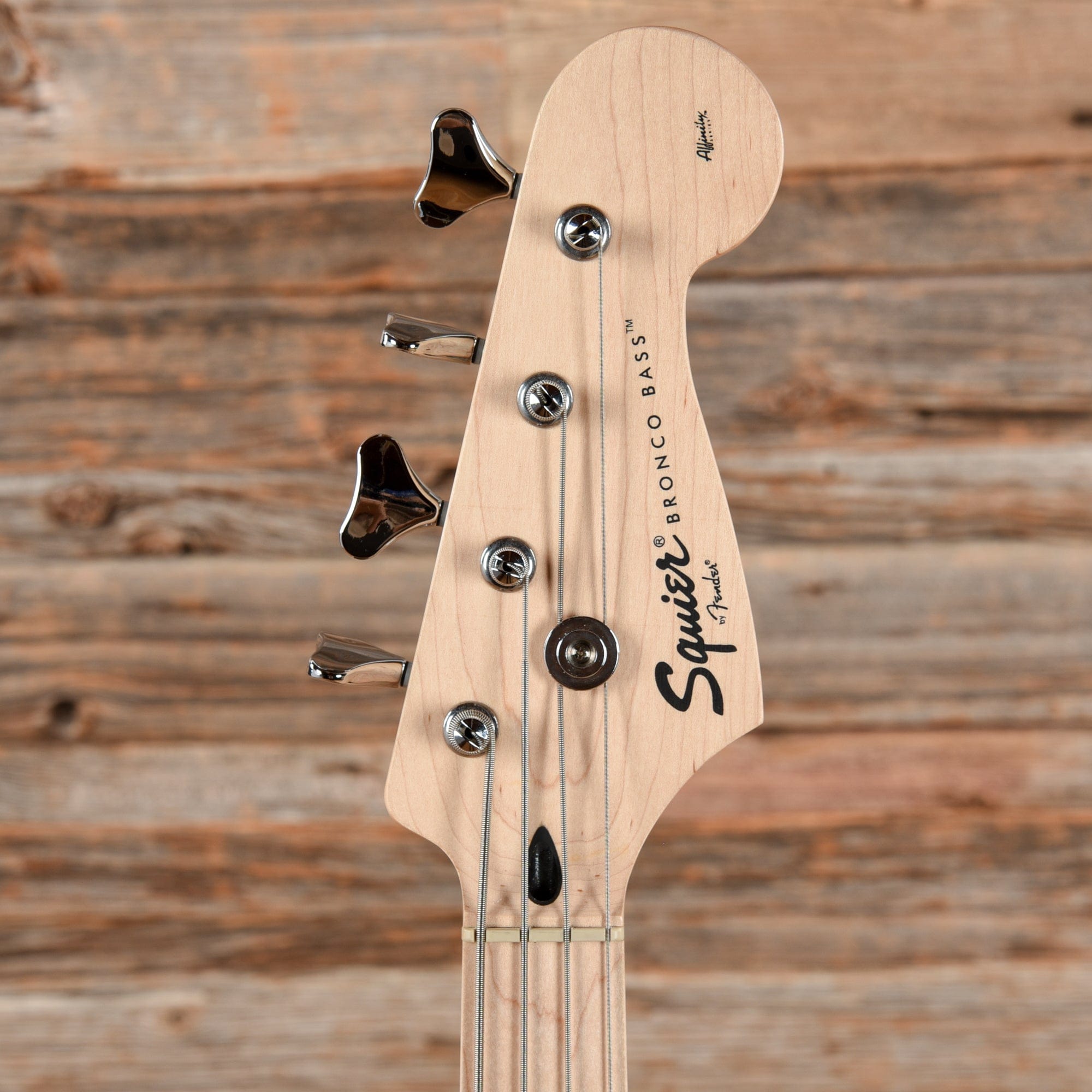 Squier Affinity Bronco Bass Red 2018 – Chicago Music Exchange