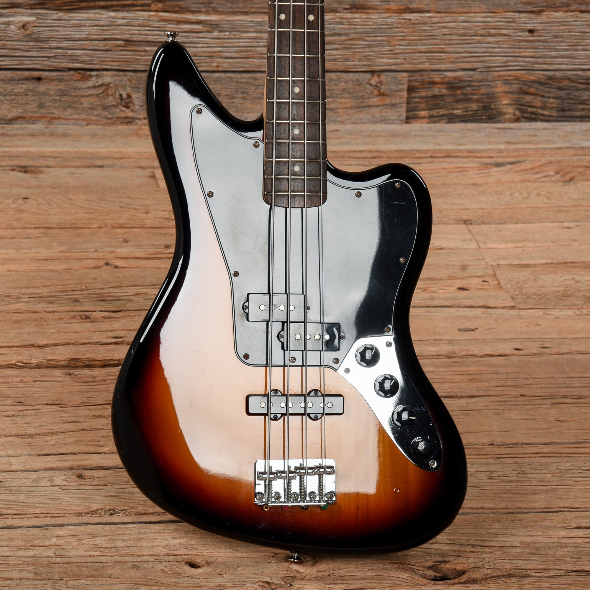 Squier Vintage Modified Jaguar Bass Sunburst 2011 – Chicago Music Exchange