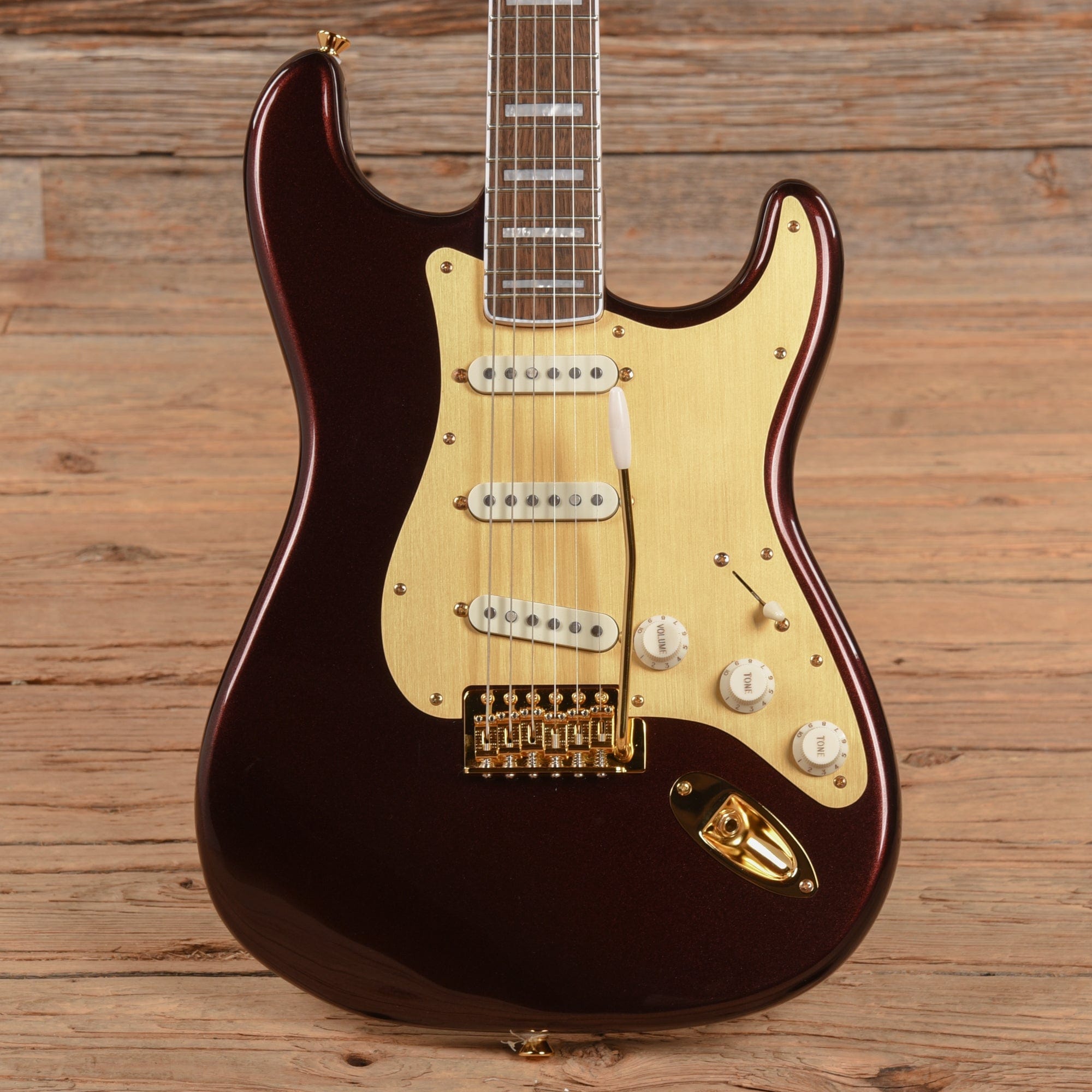 Squier 40th Anniversary Stratocaster Ruby Red Metallic 2022 – Chicago ...