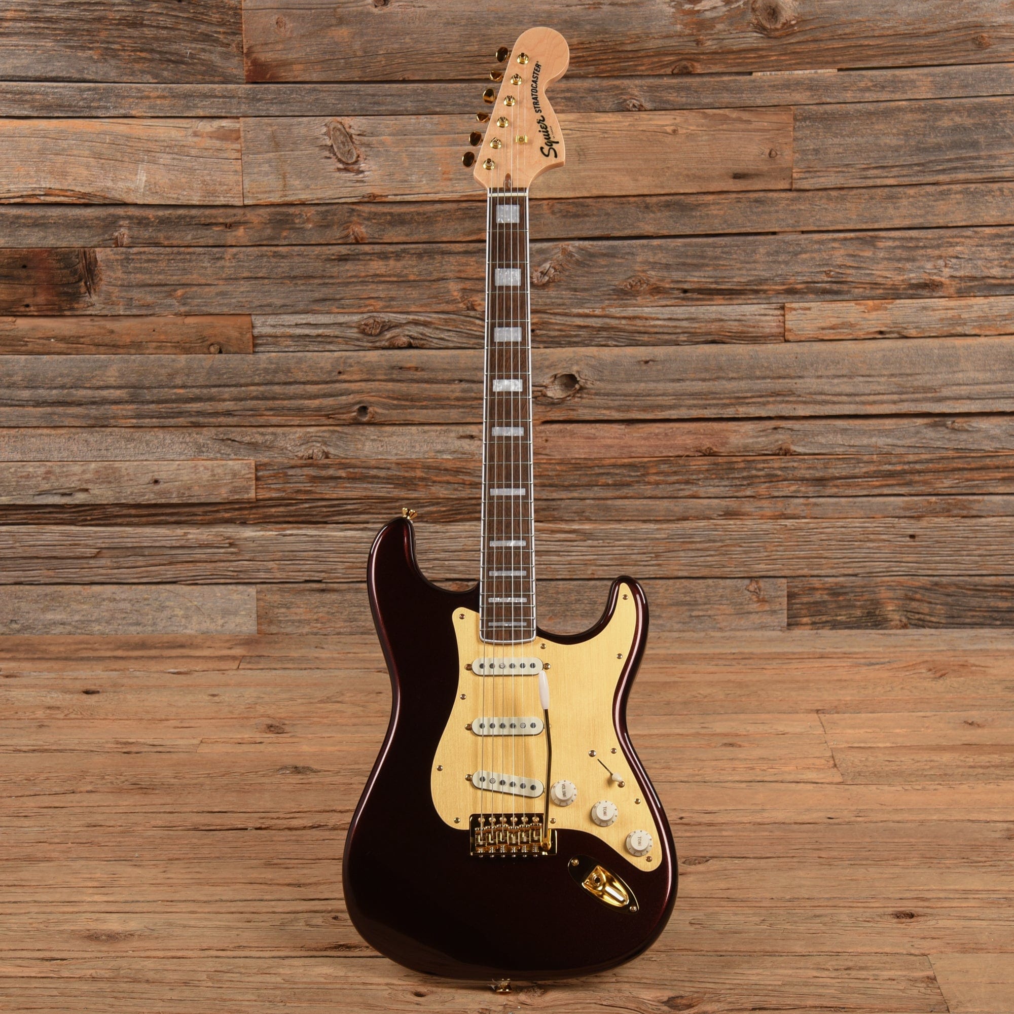 Squier 40th Anniversary Stratocaster Ruby Red Metallic 2022 – Chicago ...