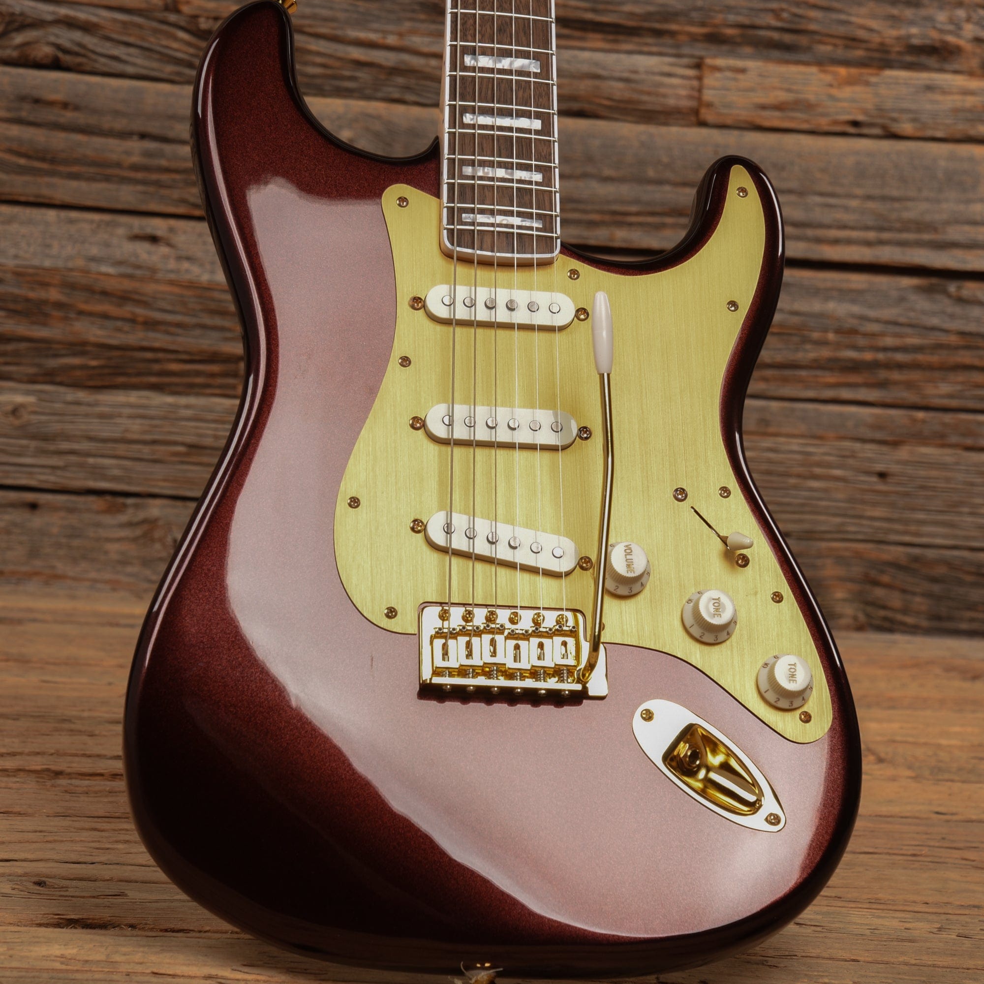 Squier 40th Anniversary Stratocaster Ruby Red Metallic 2022 – Chicago ...