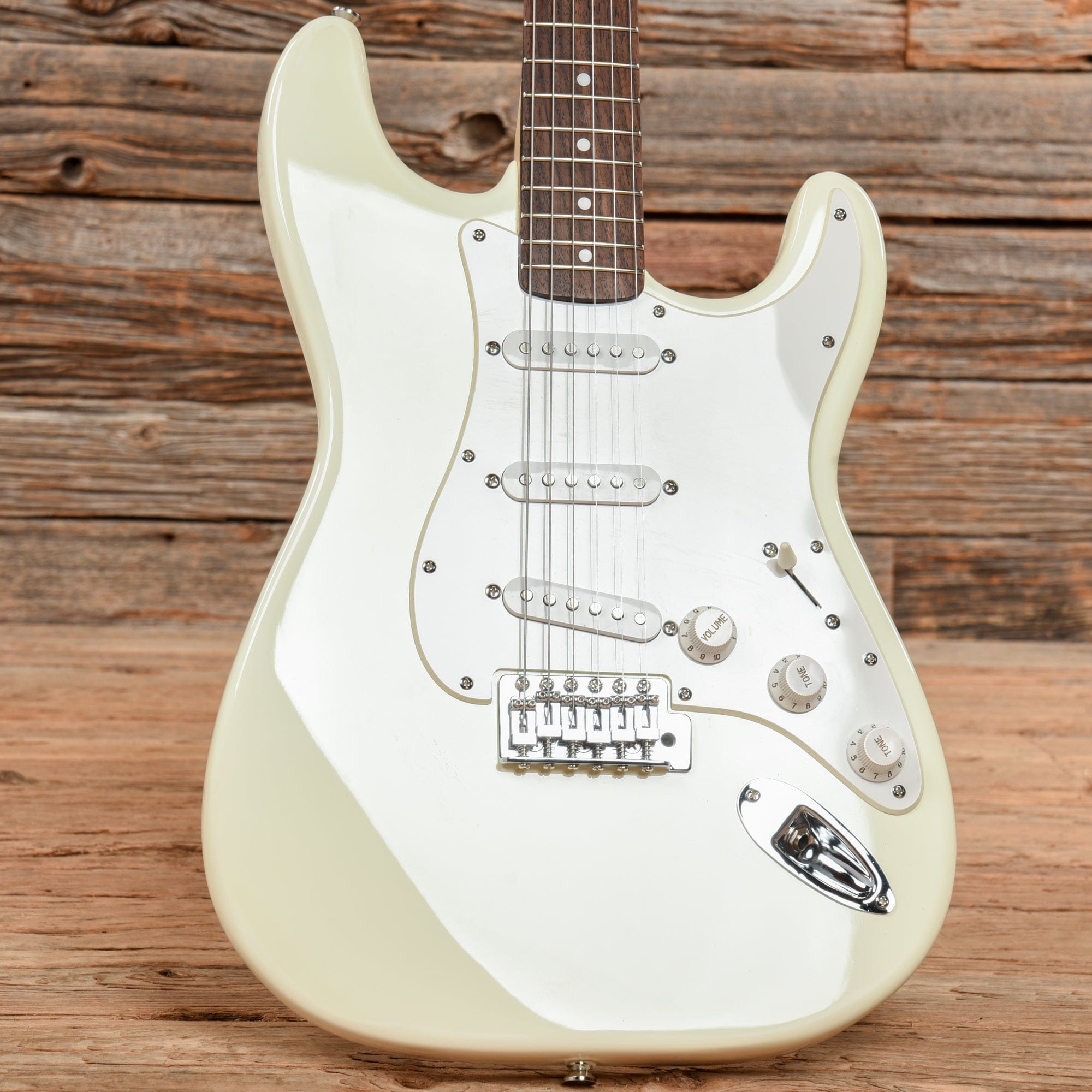 Squier Affinity Stratocaster White – Chicago Music Exchange