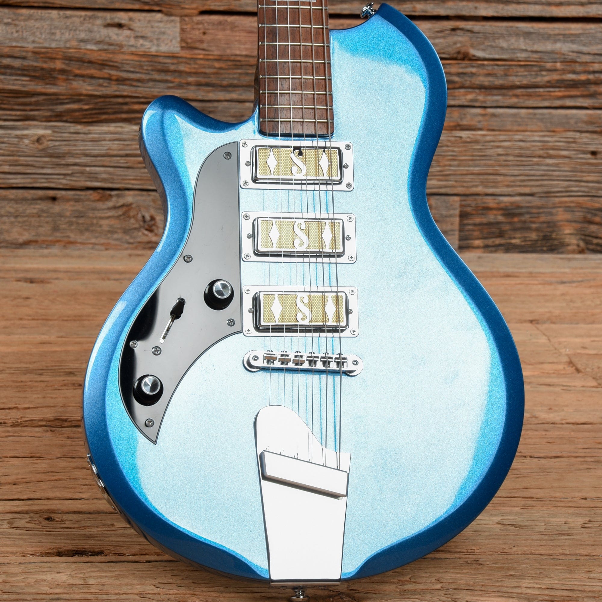 Supro 2030BM Hampton Triple Pickup Island Series Ocean Blue Metallic 2 ...