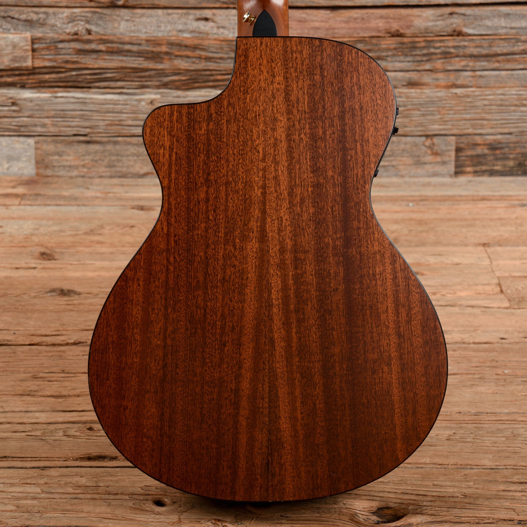 Taylor NS32CE Natural 2004 – Chicago Music Exchange