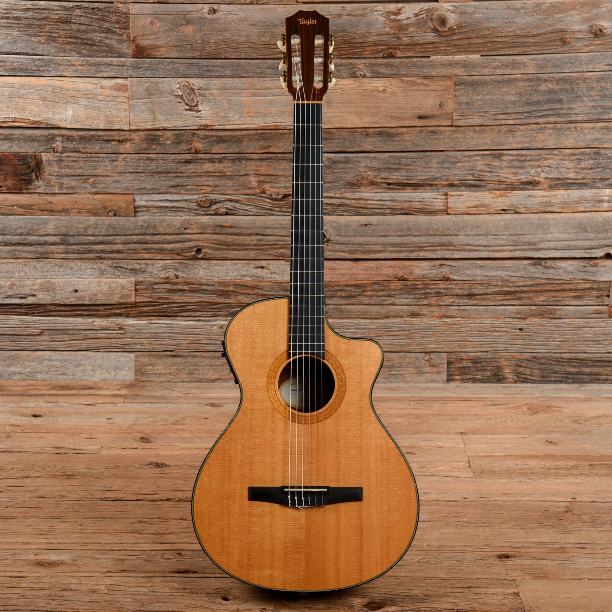 Taylor NS32CE Natural 2004 – Chicago Music Exchange