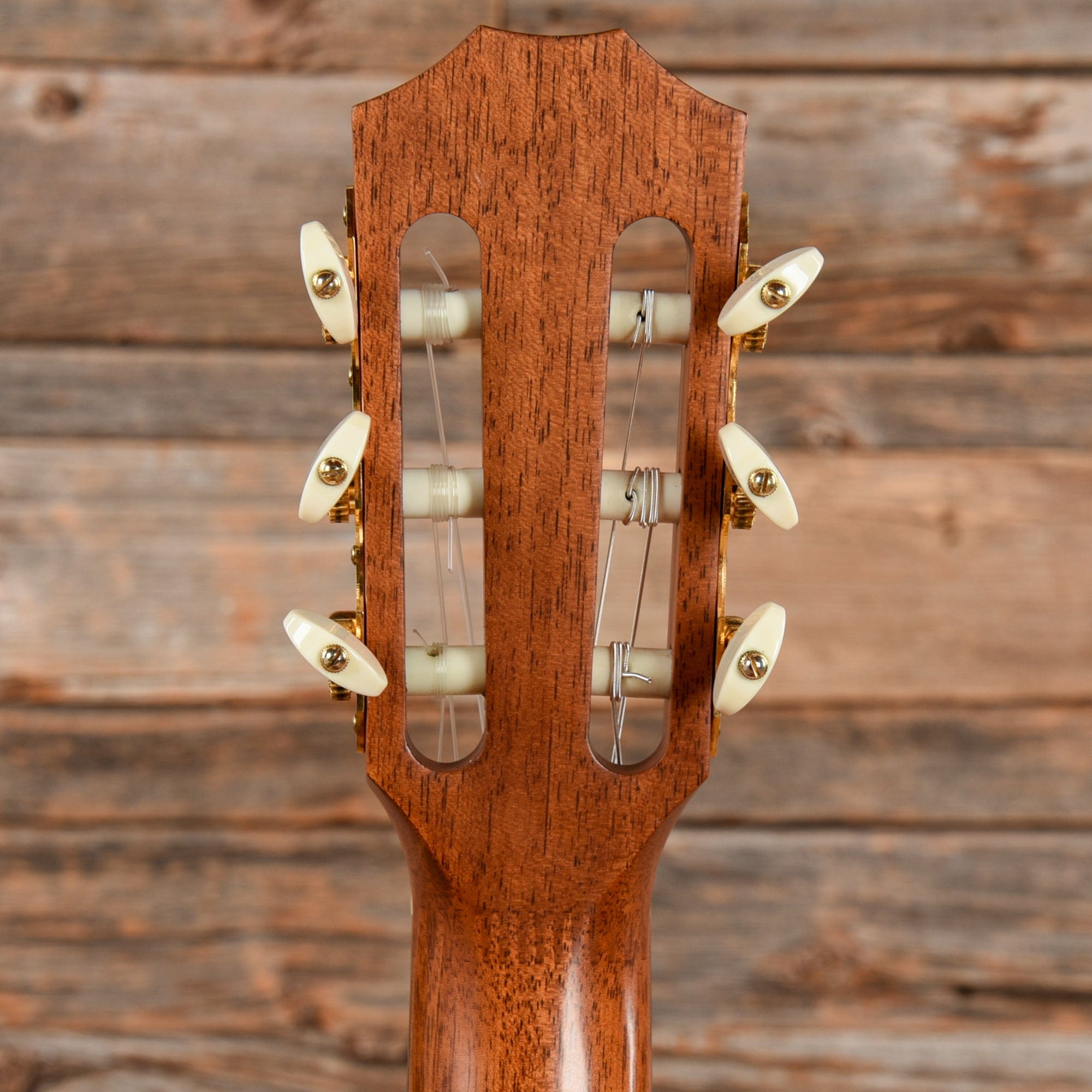 Taylor NS32CE Natural 2004 – Chicago Music Exchange