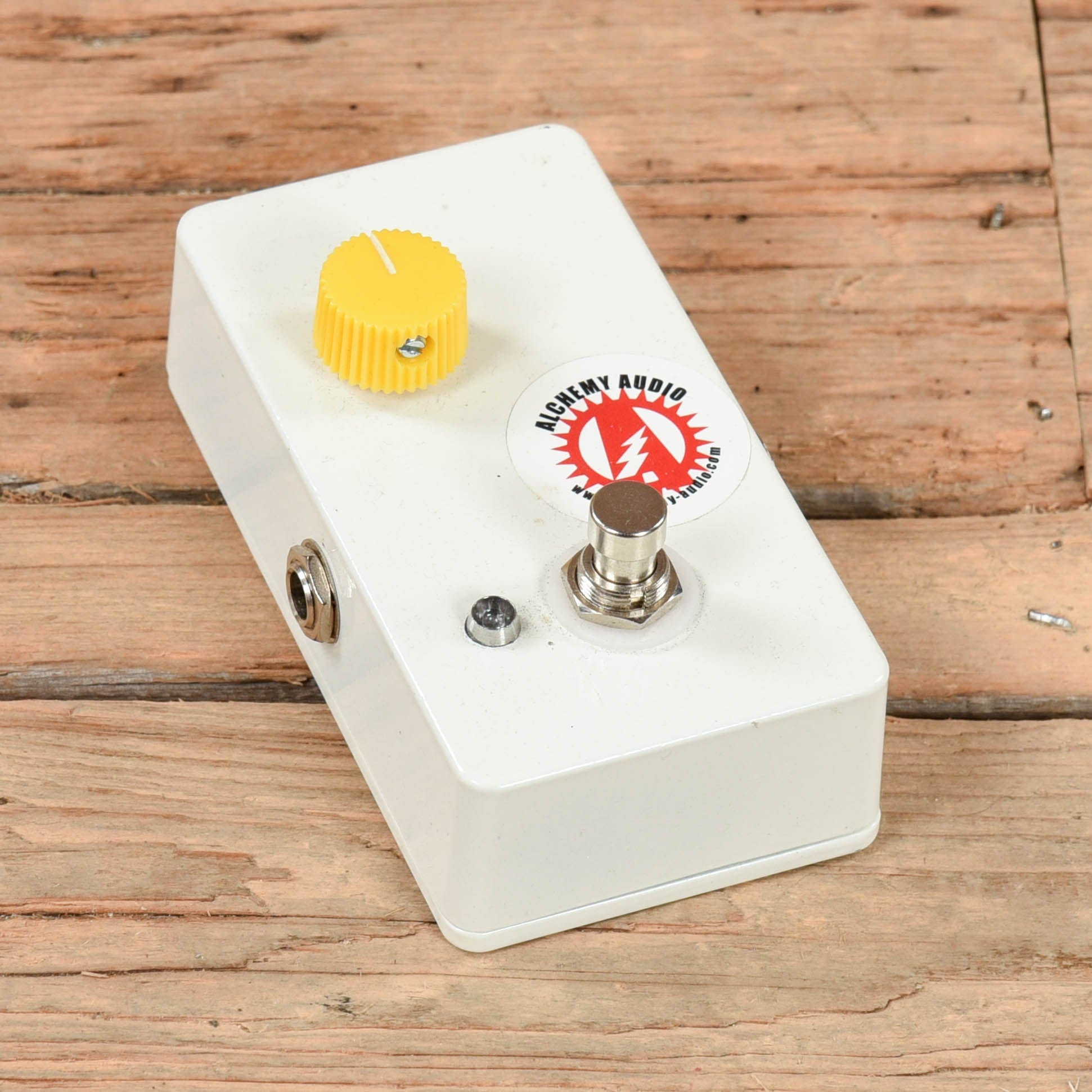 Alchemy Audio MOSFET Booster – Chicago Music Exchange