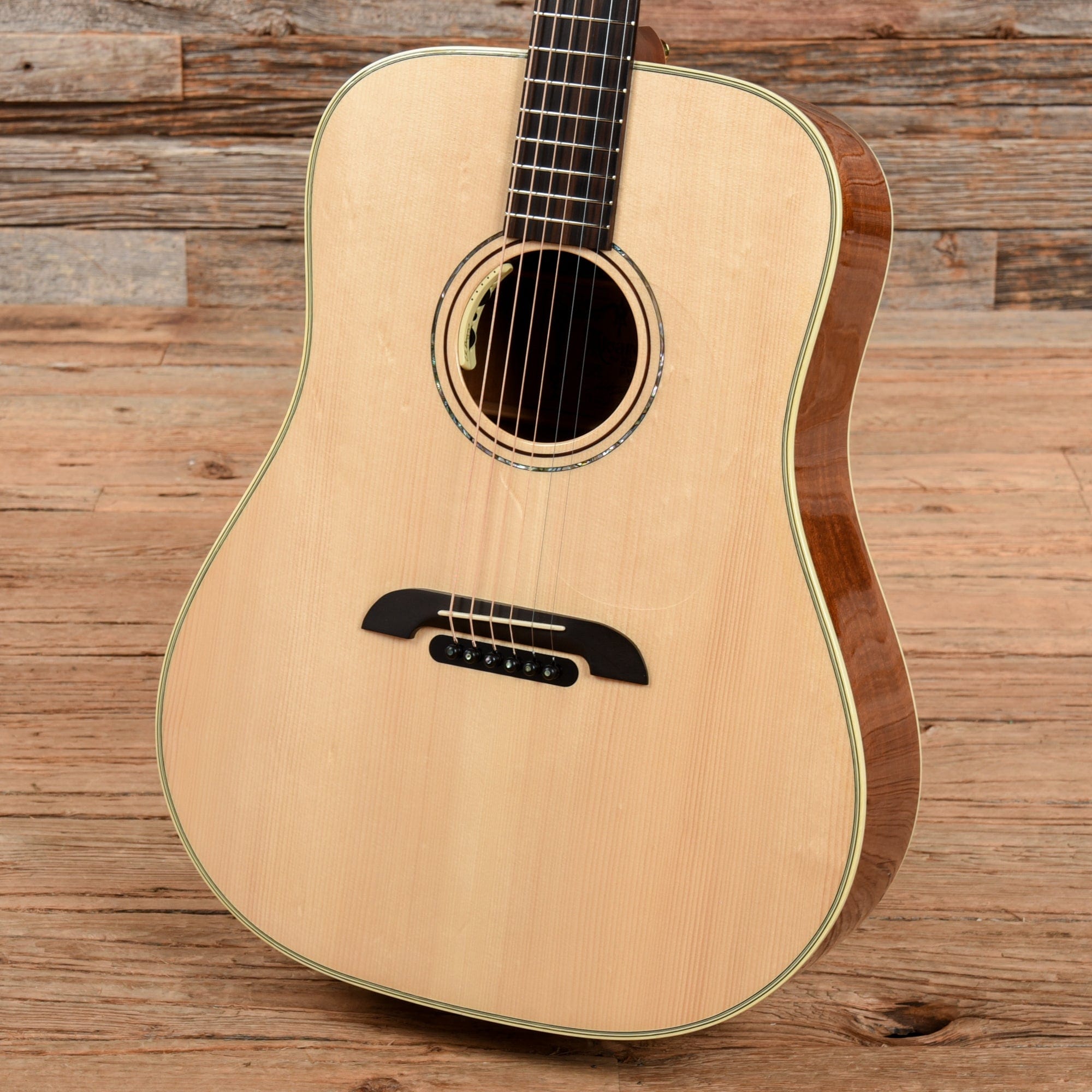 Alvarez Yairi DYM60HD Masterworks Dreadnought Natural – Chicago Music Exchange