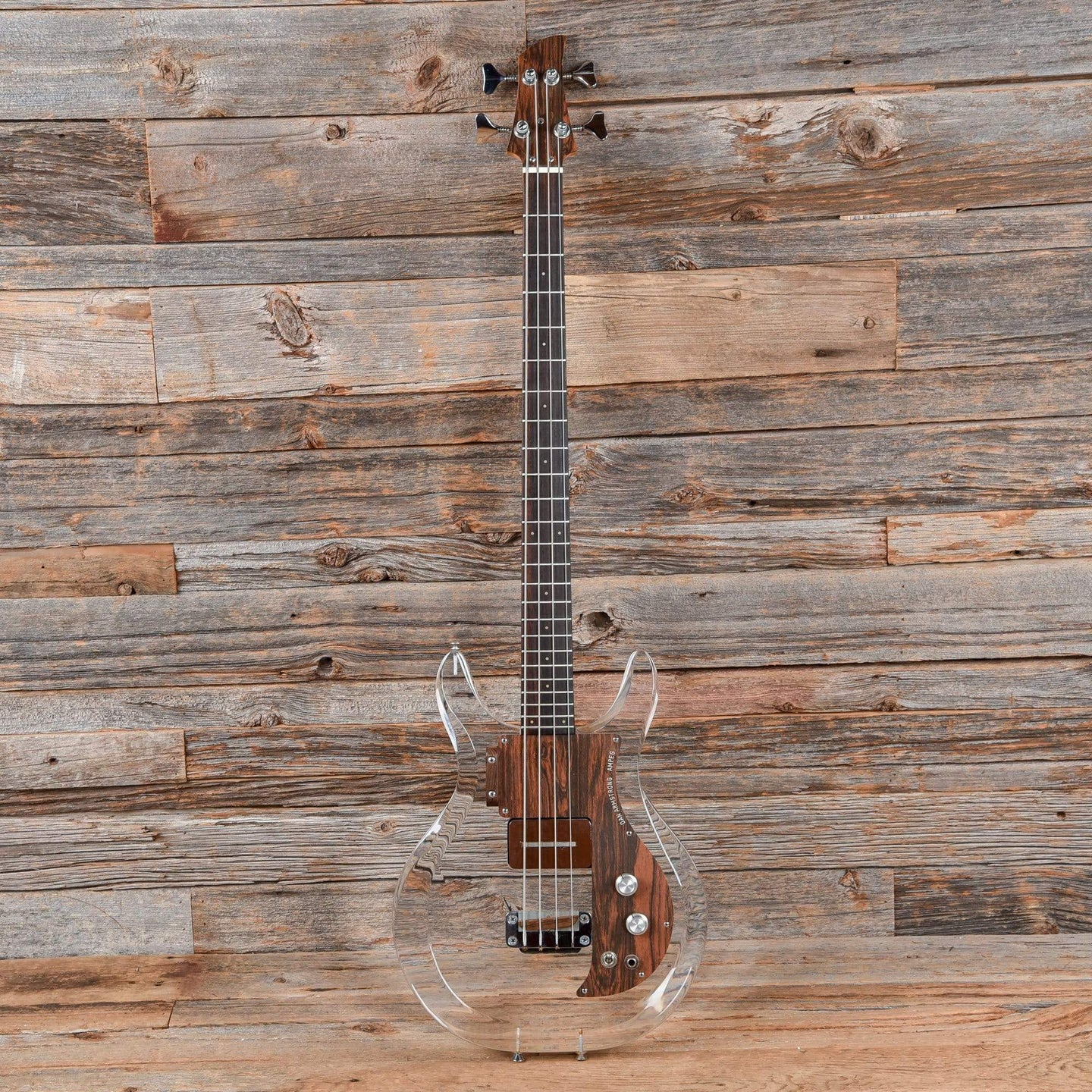 Ampeg Dan Armstrong Lucite Bass 1971 – Chicago Music Exchange