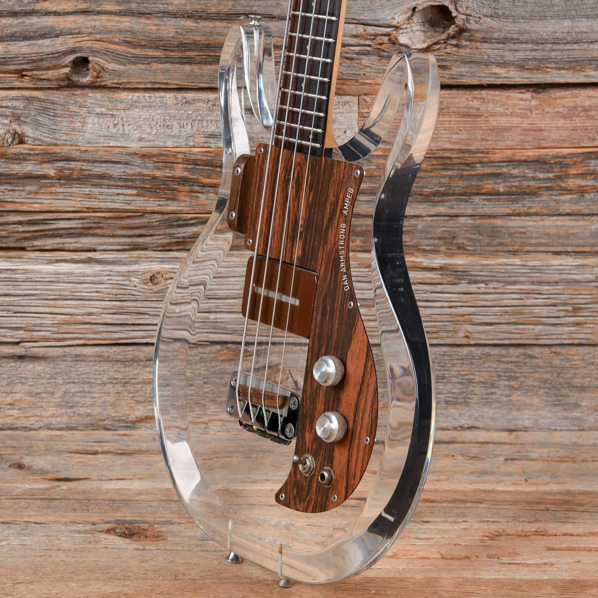 Ampeg Dan Armstrong Lucite Bass 1971 – Chicago Music Exchange