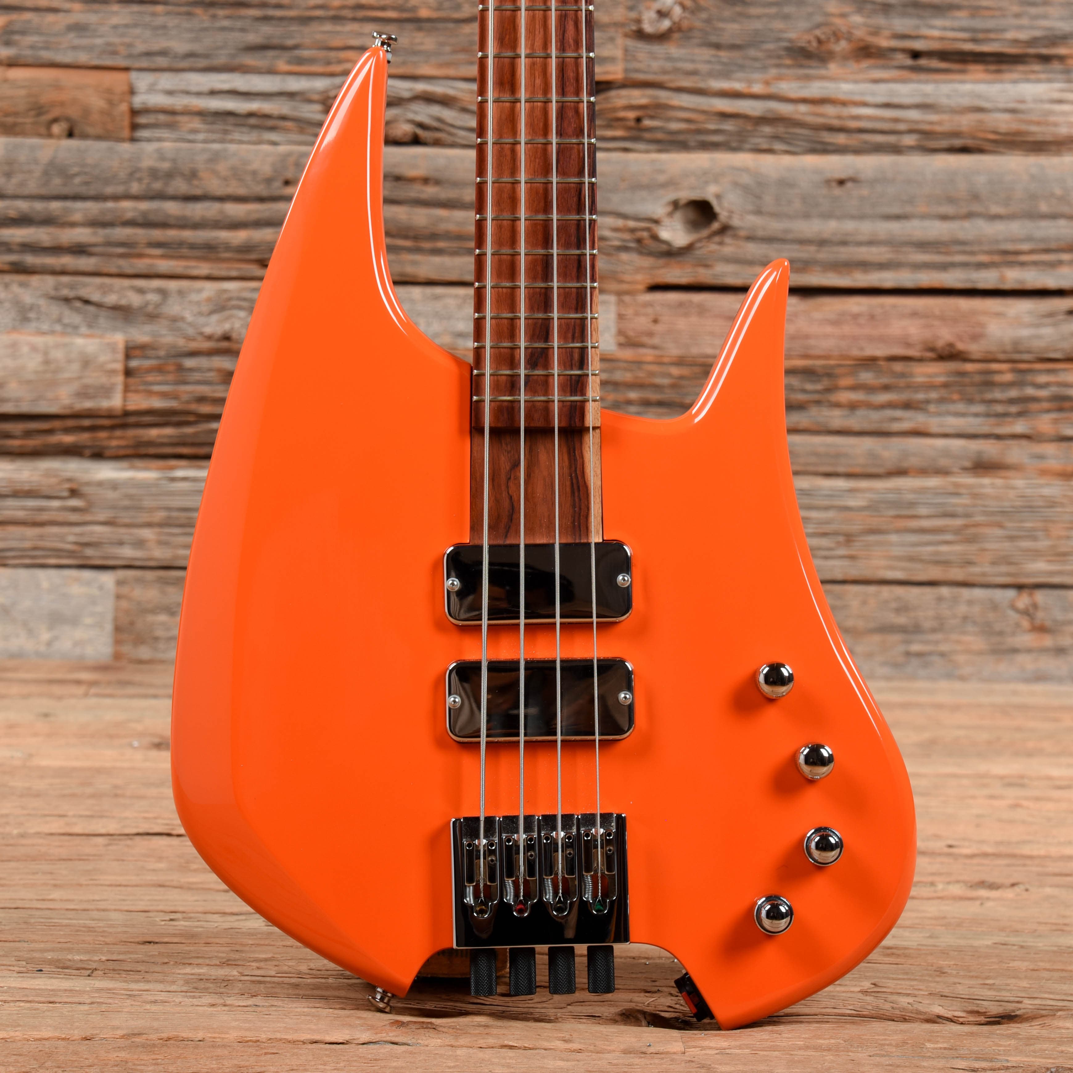 Bee Headless Bass Orange 2017 – Chicago Music Exchange