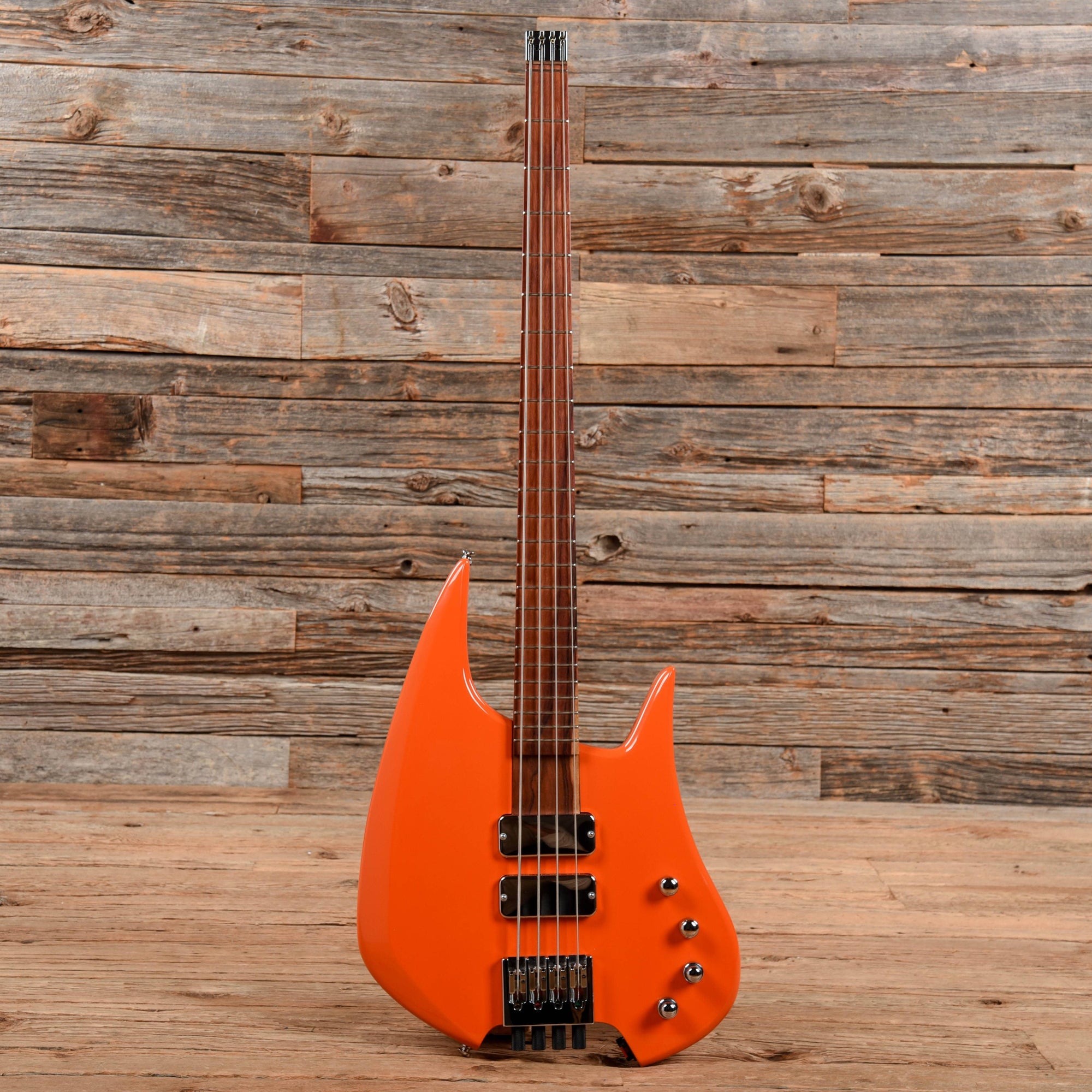 Bee Headless Bass Orange 2017 – Chicago Music Exchange