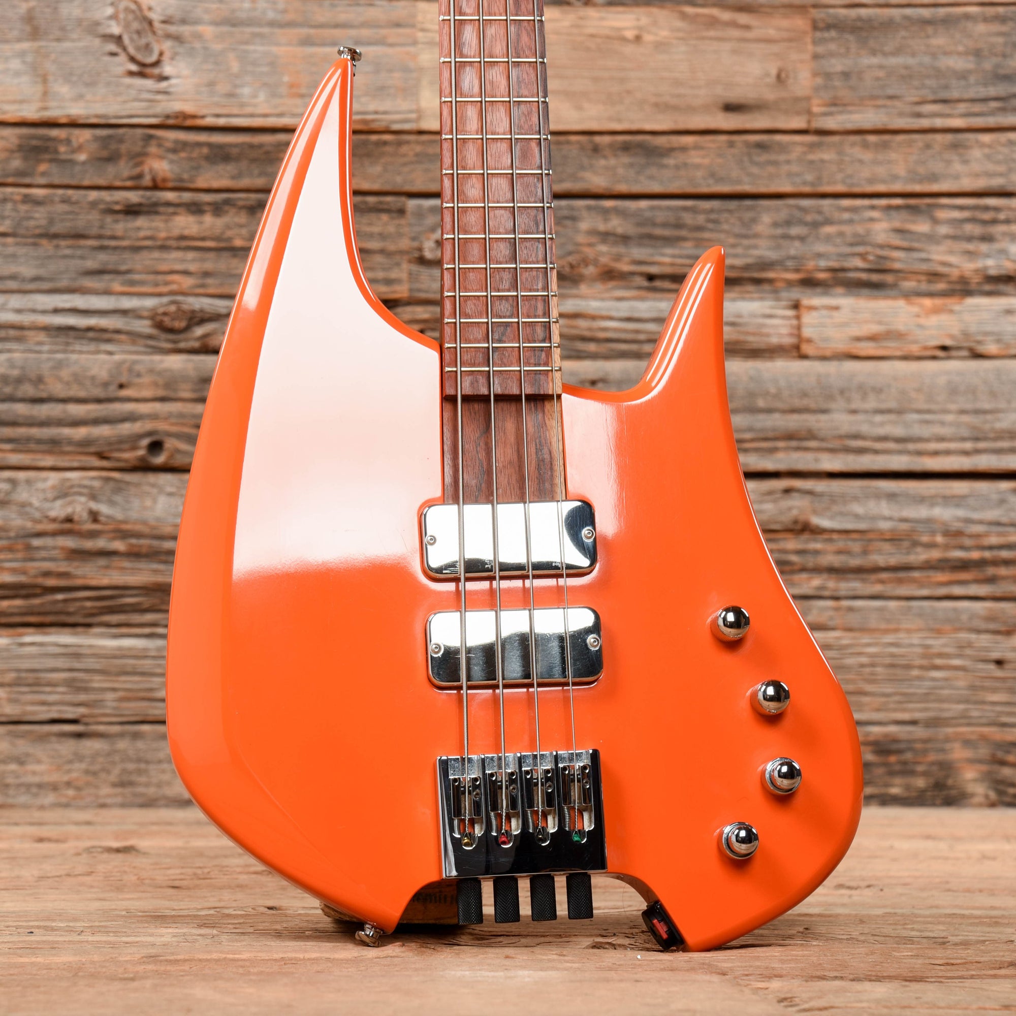 Bee Headless Bass Orange 2017 – Chicago Music Exchange