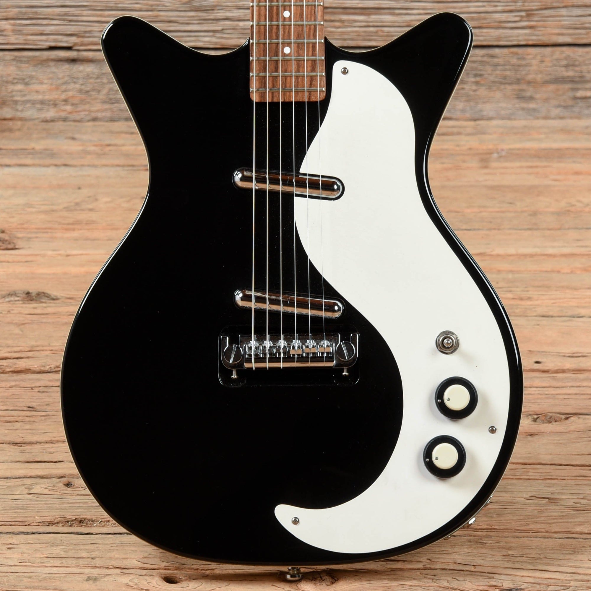 Danelectro '59M NOS Double Cutaway Black – Chicago Music Exchange