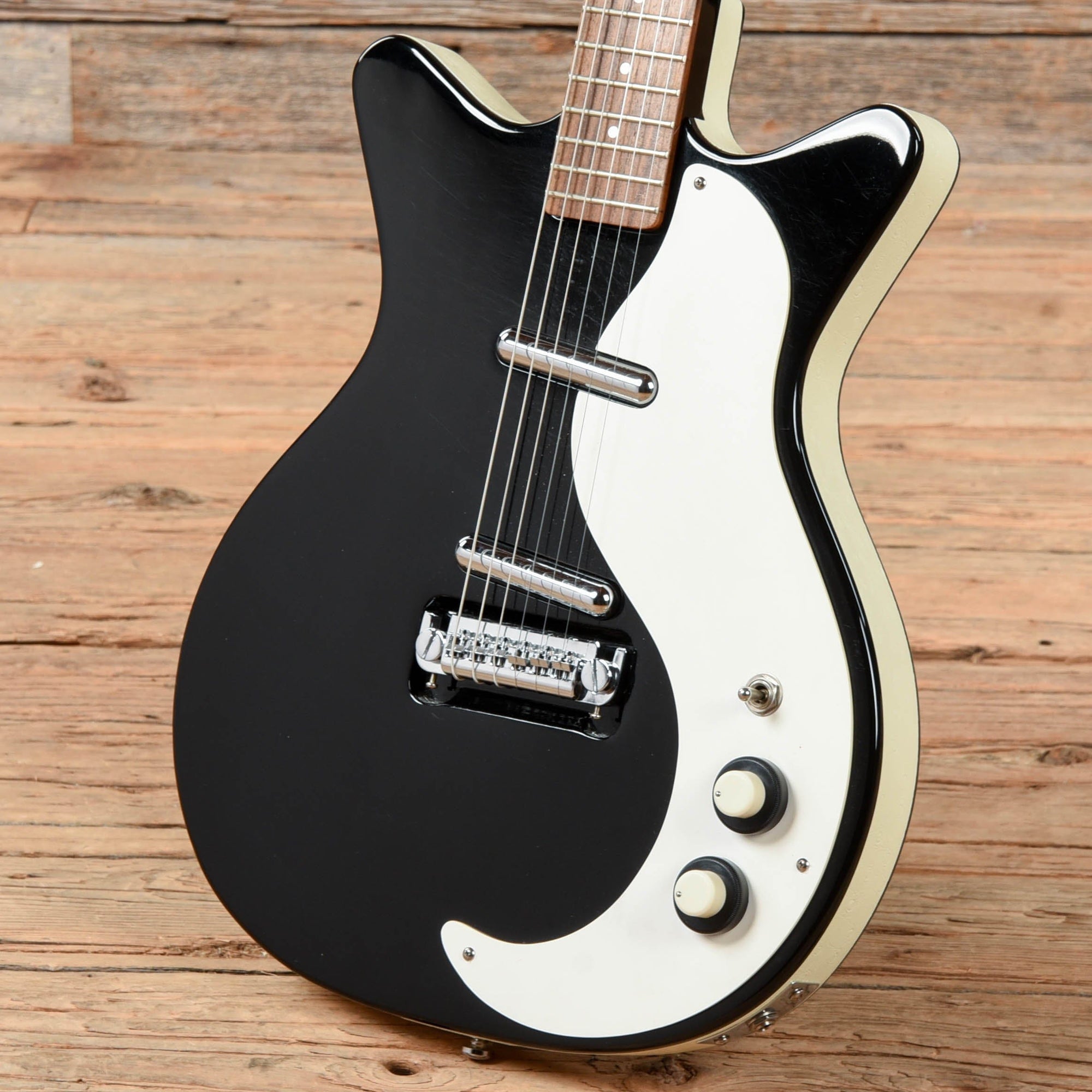 Danelectro '59M NOS Double Cutaway Black – Chicago Music Exchange