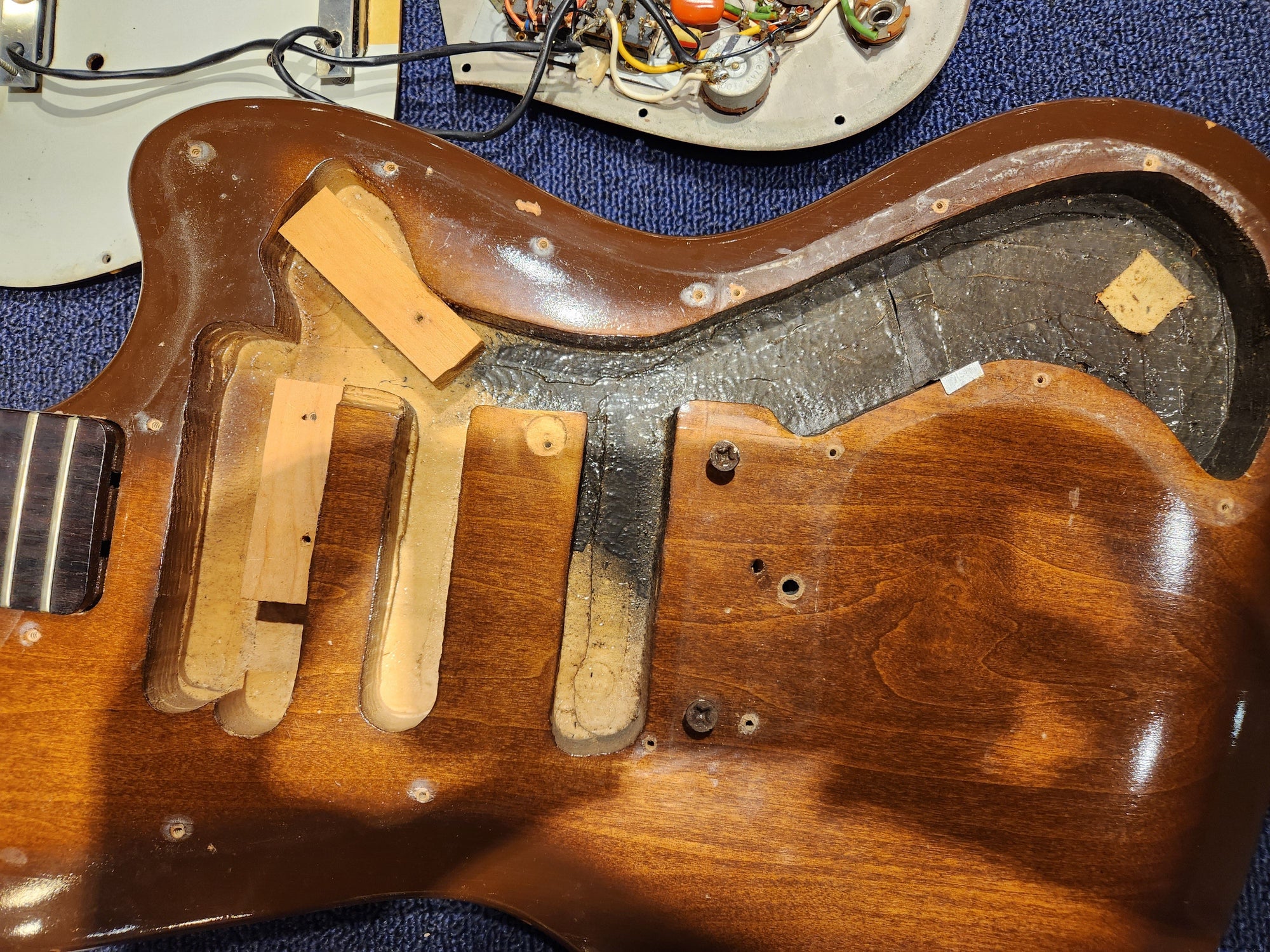 Danelectro Coral Hornet Vincent Bell Signature Sunburst 1967 – Chicago ...