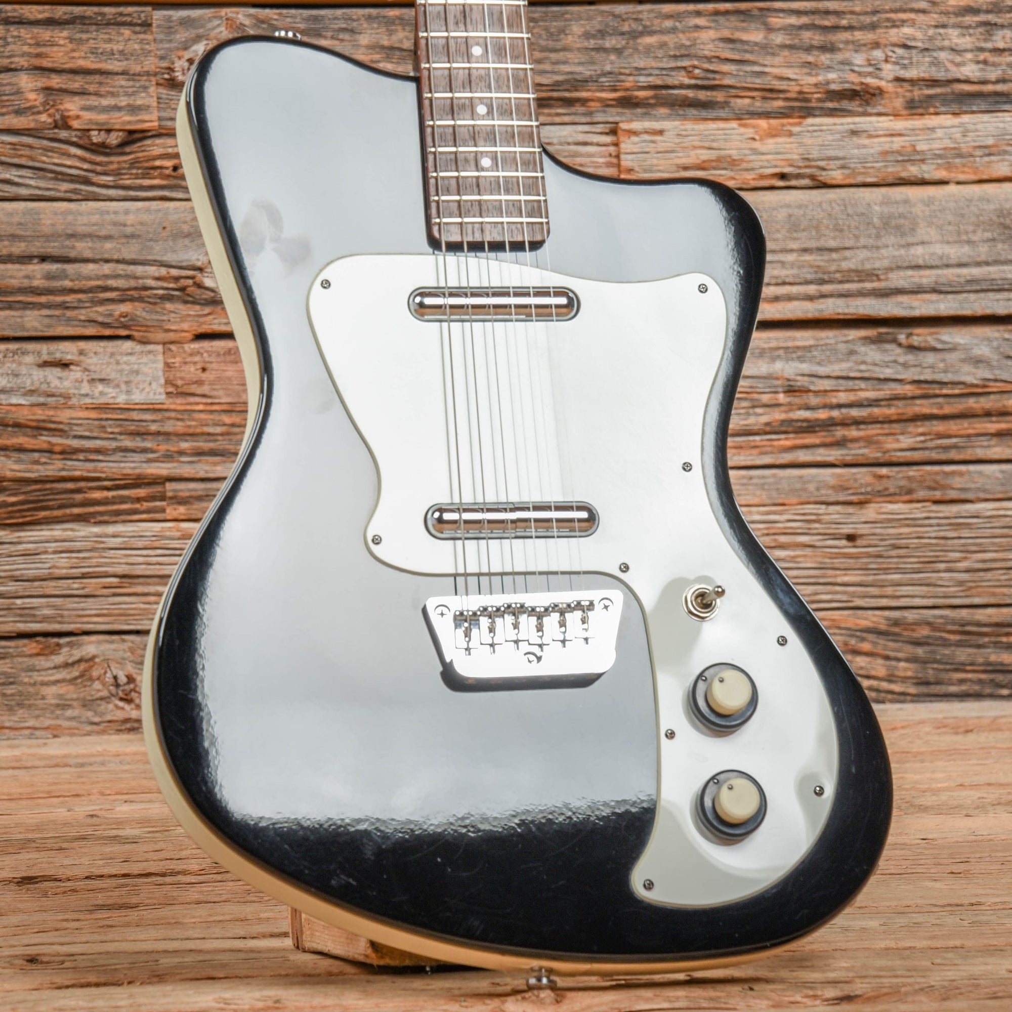 Danelectro The '67 Dano Black – Chicago Music Exchange