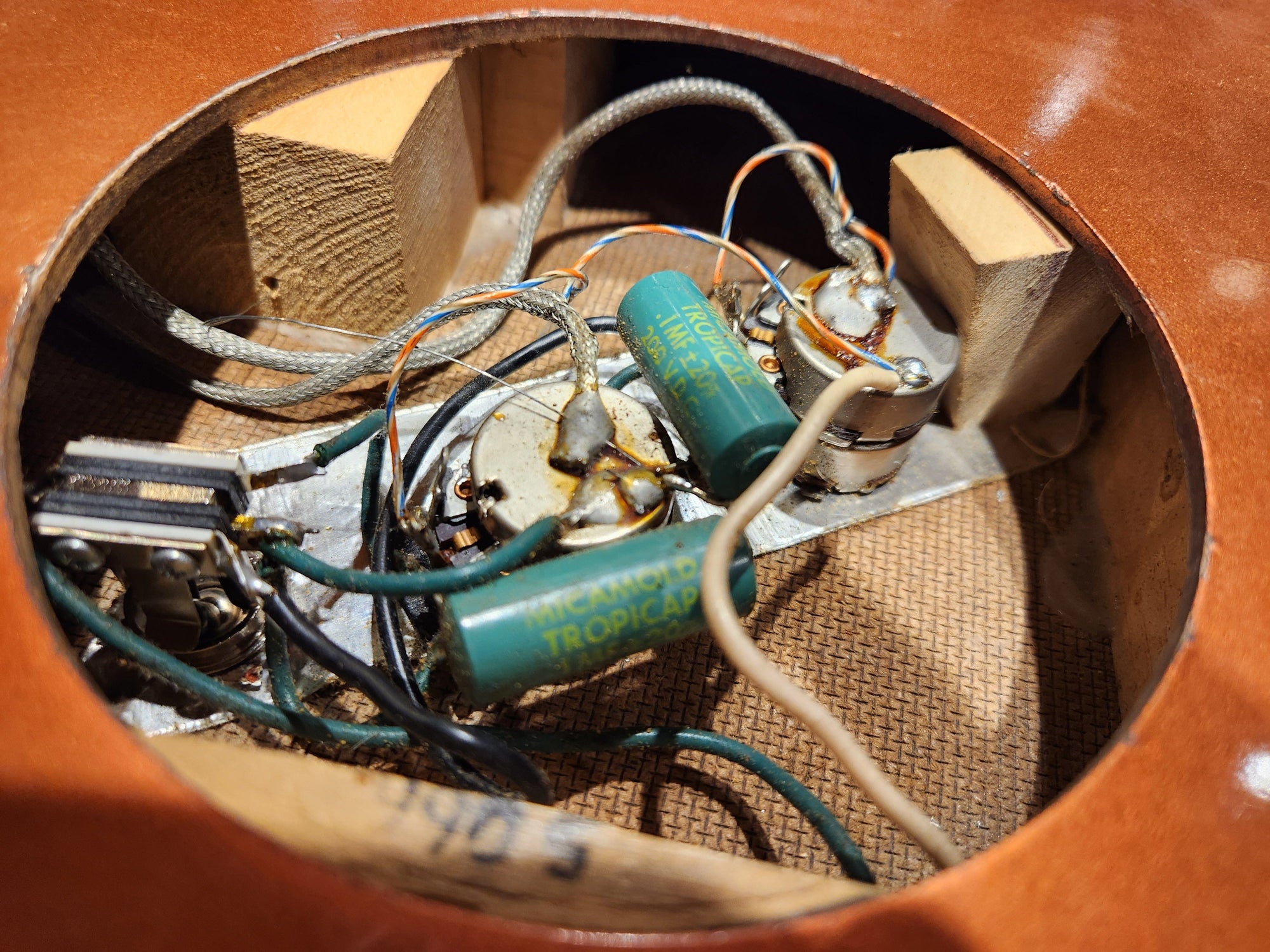 Danelectro U-2 Bronze 1960 – Chicago Music Exchange