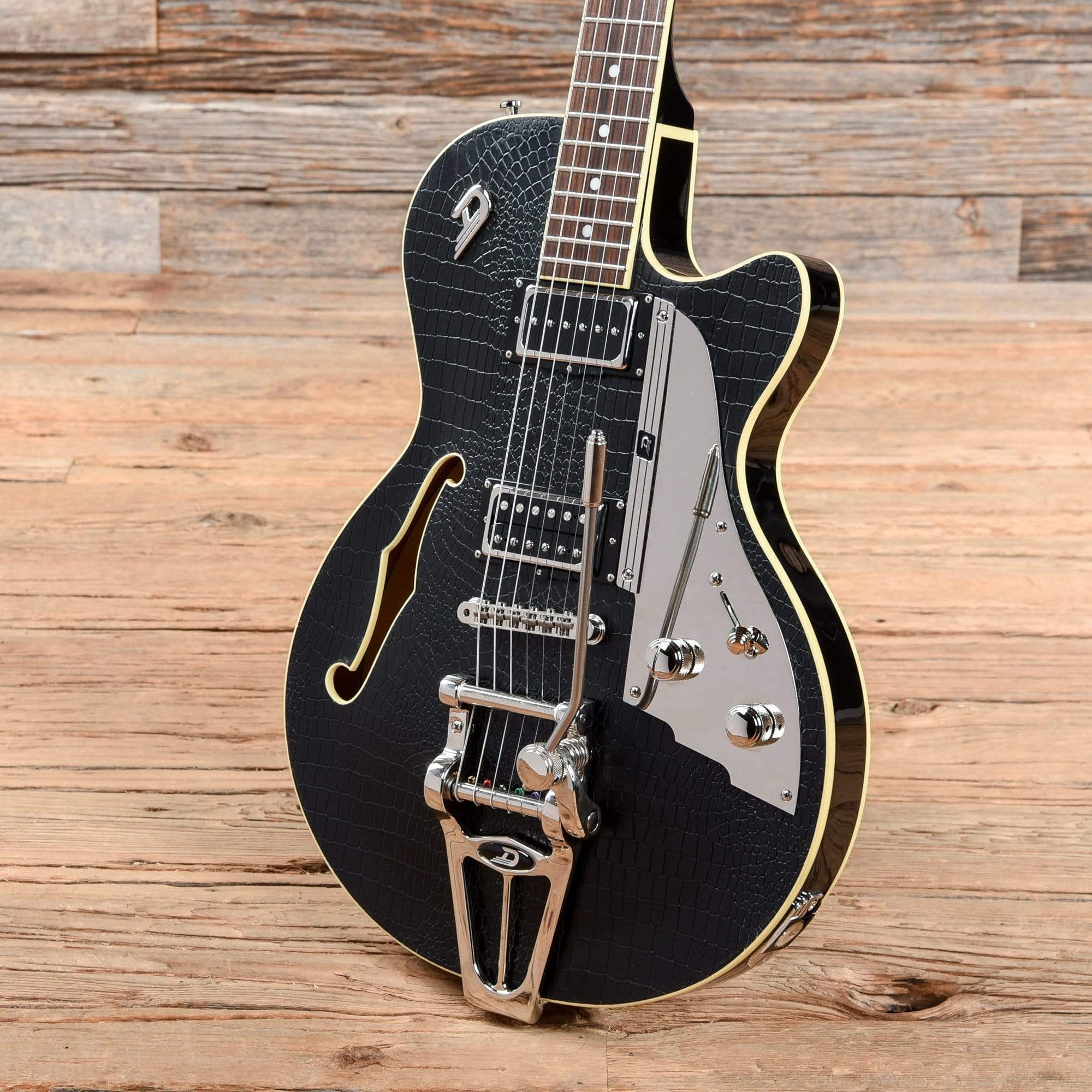 Duesenberg Starplayer TV Outlaw 2015 – Chicago Music Exchange