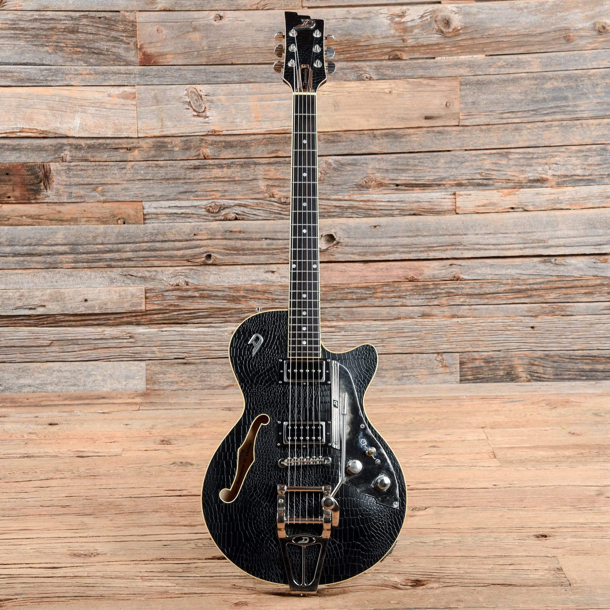 Duesenberg Starplayer TV Outlaw Semi-Hollow Body Black Tolex 2011 ...