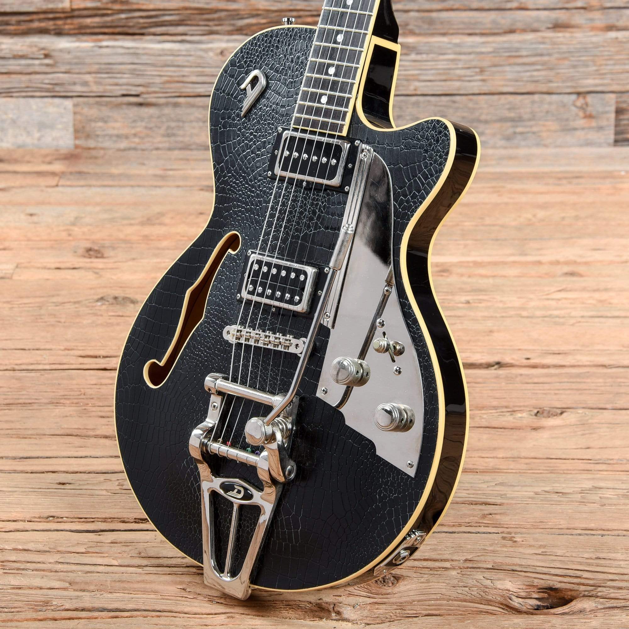 Duesenberg Starplayer TV Outlaw Semi-Hollow Body Black Tolex 2011 ...