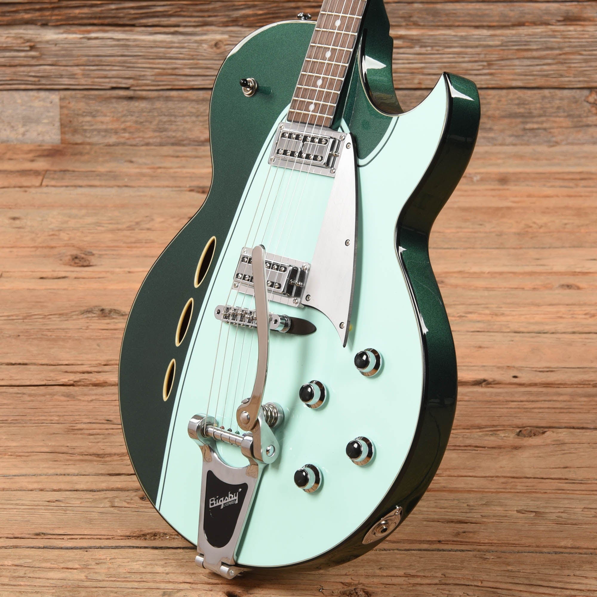 Eastwood Backlund Rockerbox II – Chicago Music Exchange