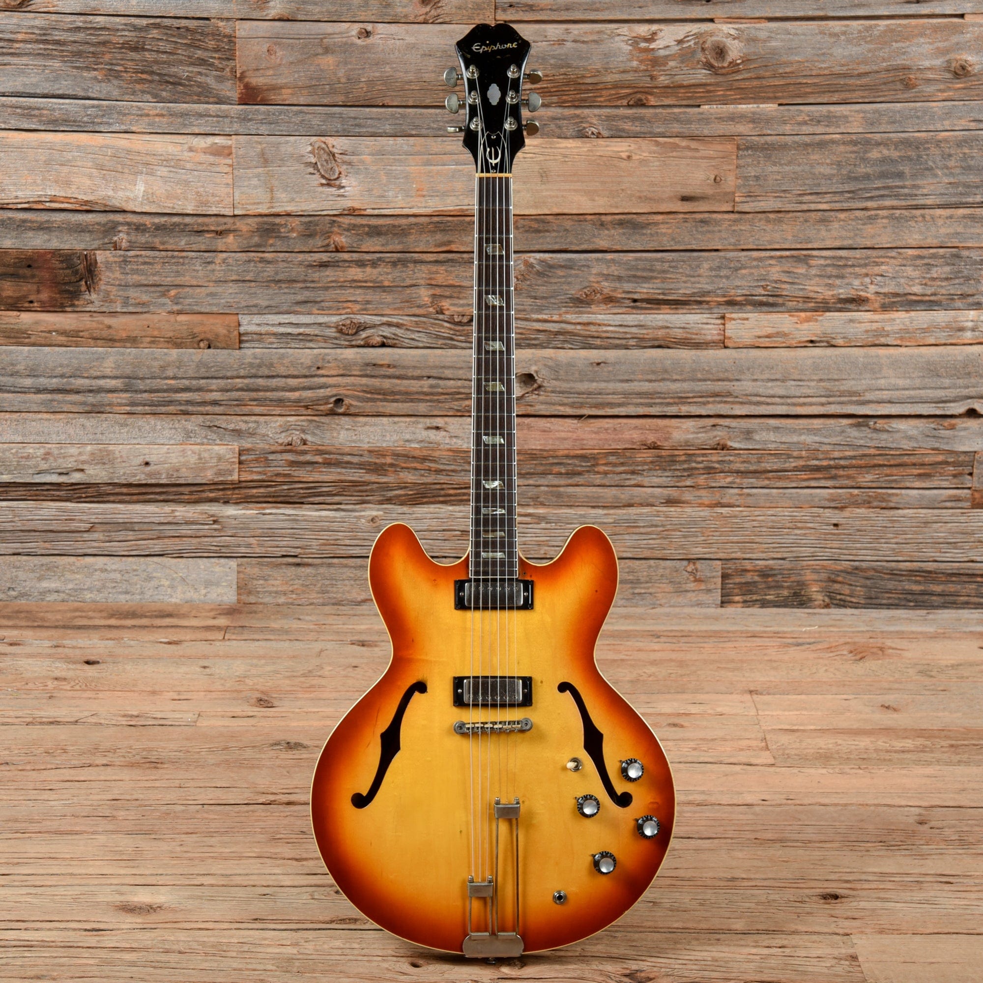 Epiphone Riviera Cherry Sunburst 1965 – Chicago Music Exchange