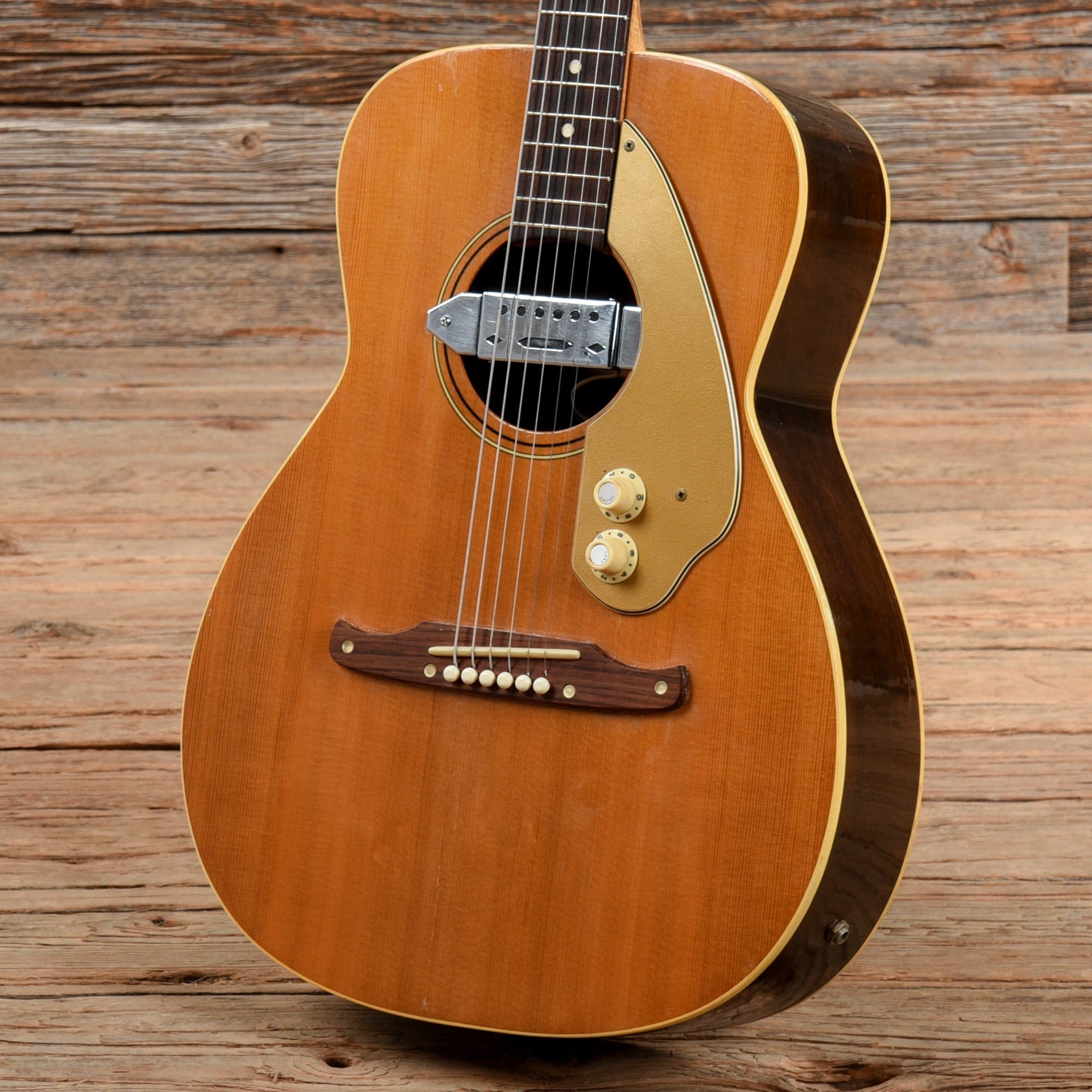 Fender Redondo Natural 1969 – Chicago Music Exchange