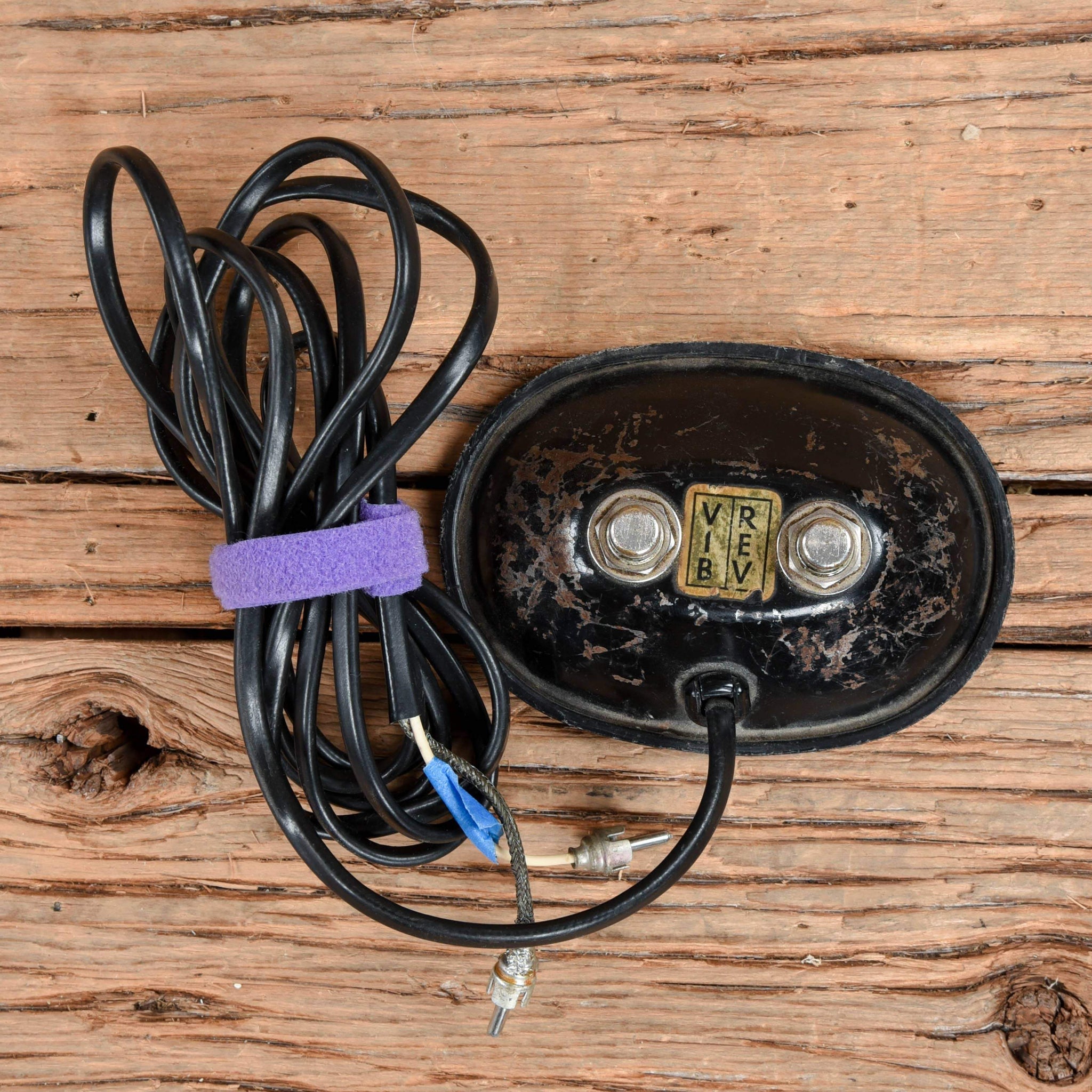 Fender Deluxe Reverb-Amp w/Footswitch 1965 – Chicago Music Exchange