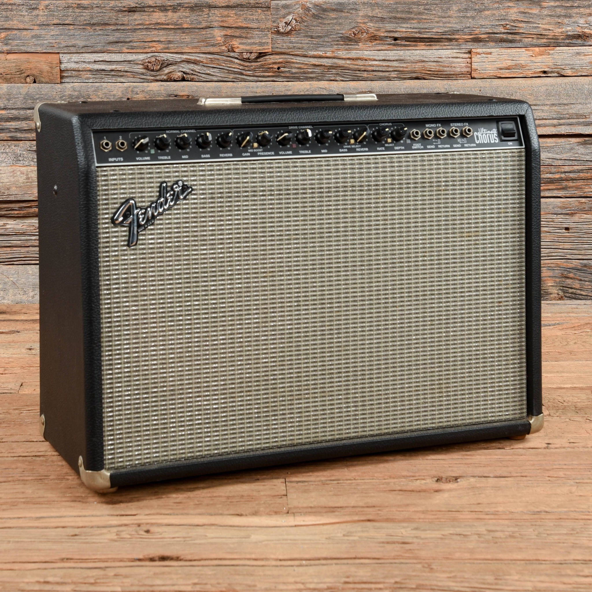Fender Ultimate Chorus 65w 2x12 Combo – Chicago Music Exchange
