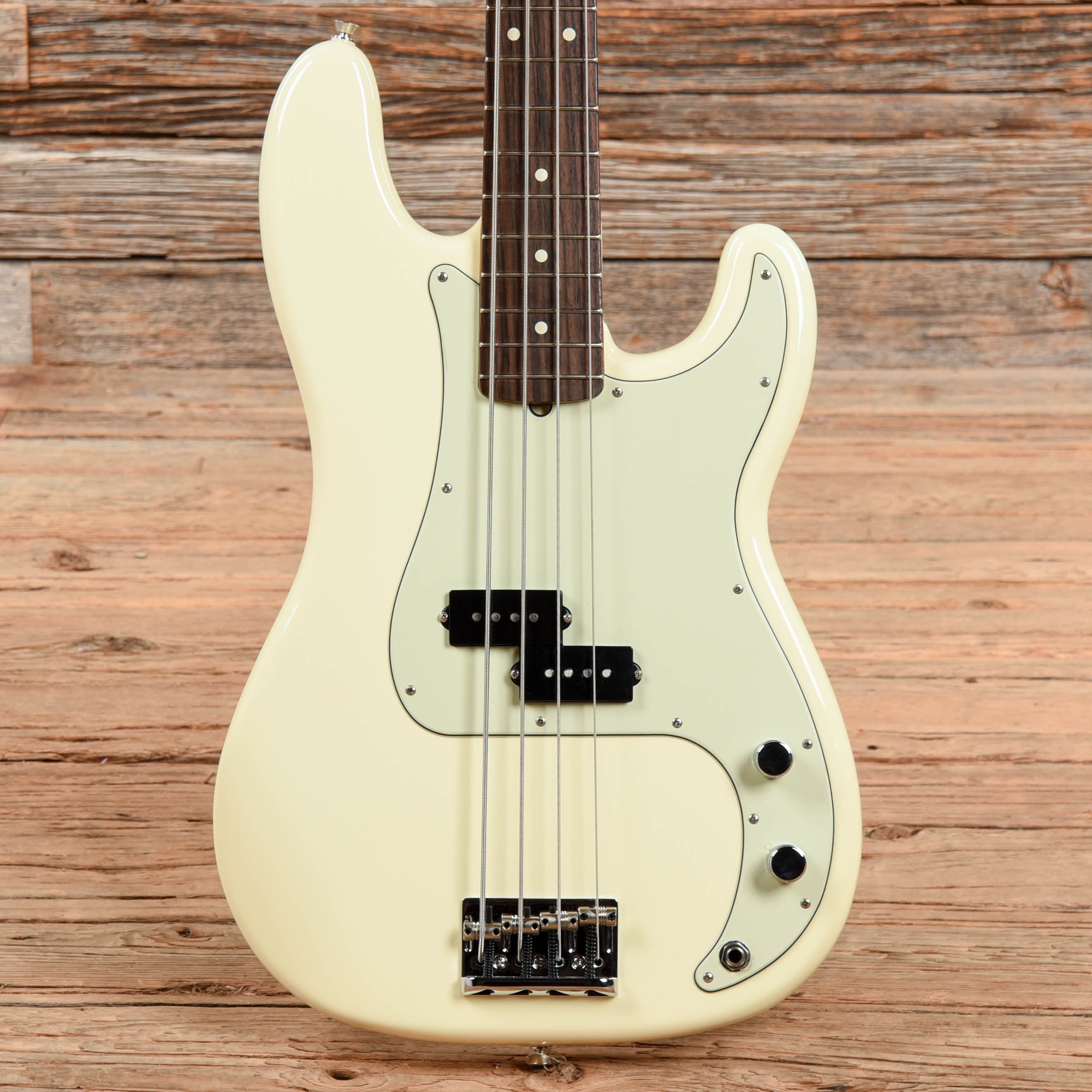 Fender American Pro Precision Bass Olympic White 2020 – Chicago Music ...