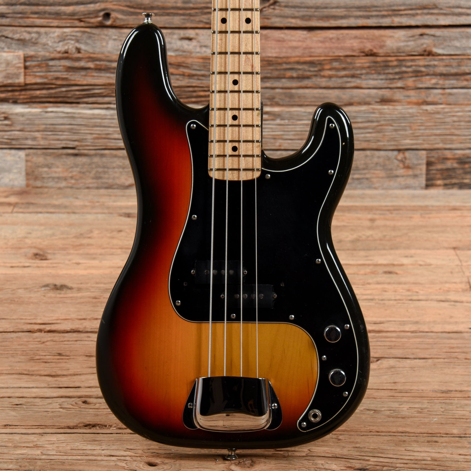 Fender Precision Bass 3-Color Sunburst 1975 – Chicago Music Exchange