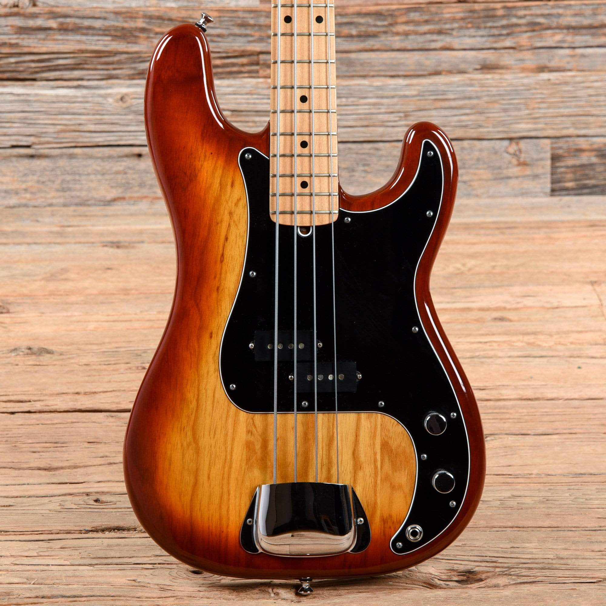 Fender Precision Bass Sienna Sunburst 1981 – Chicago Music Exchange