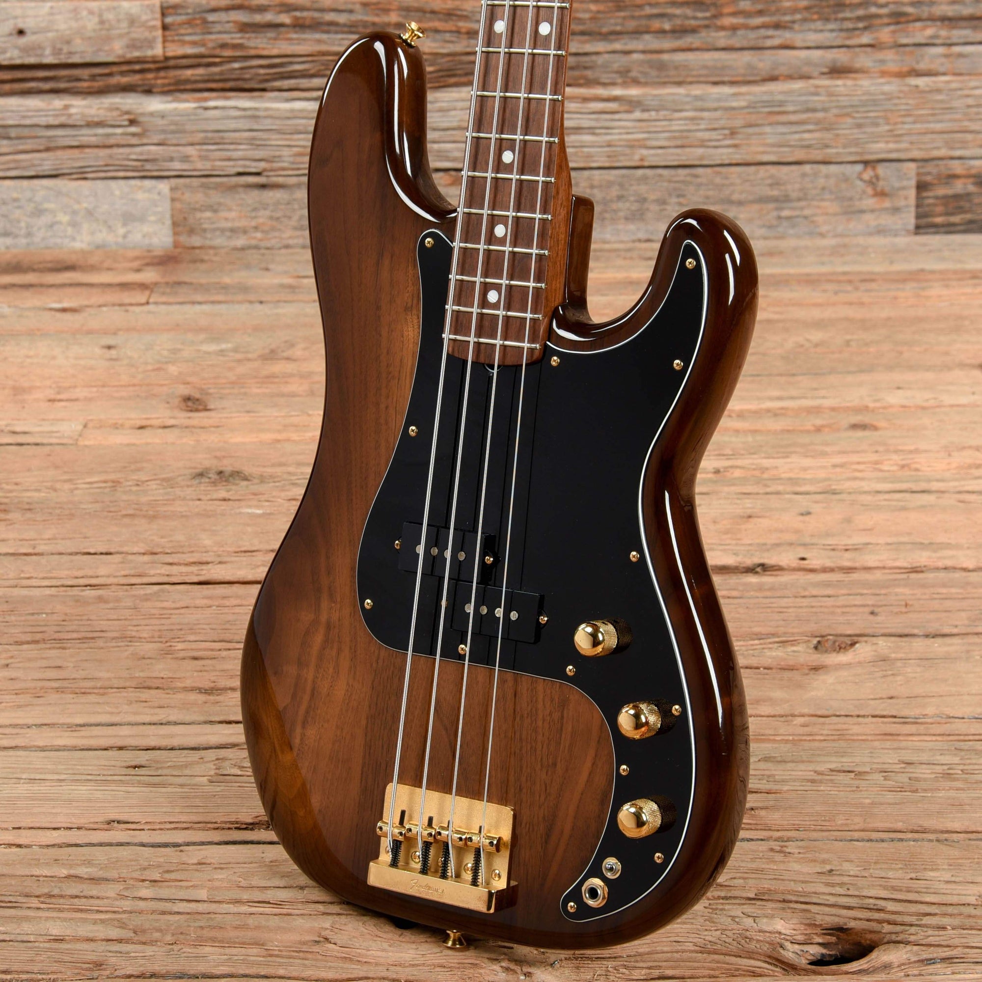 Fender Precision Bass Special Walnut 1982 – Chicago Music Exchange