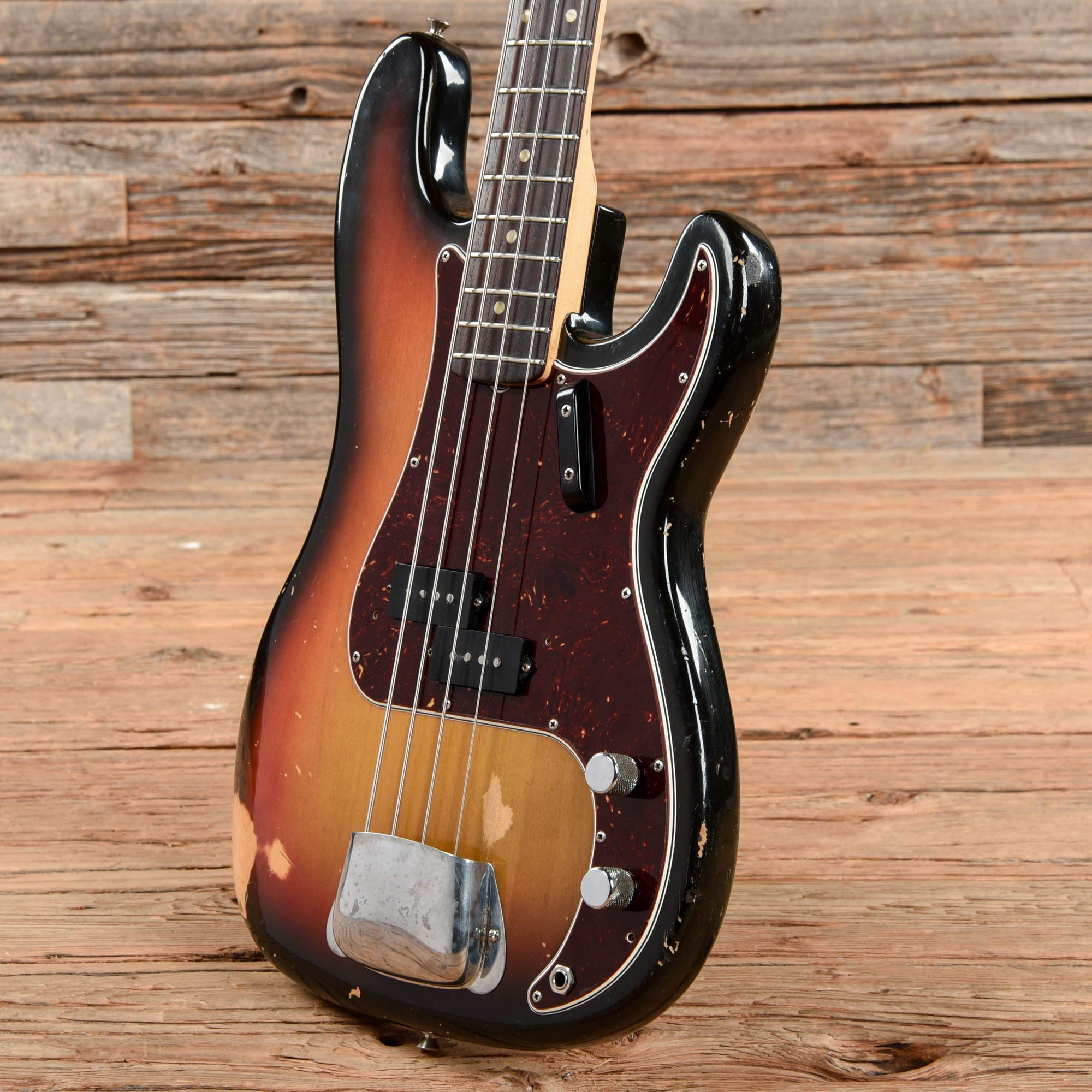 Fender Precision Bass Sunburst 1969 – Chicago Music Exchange
