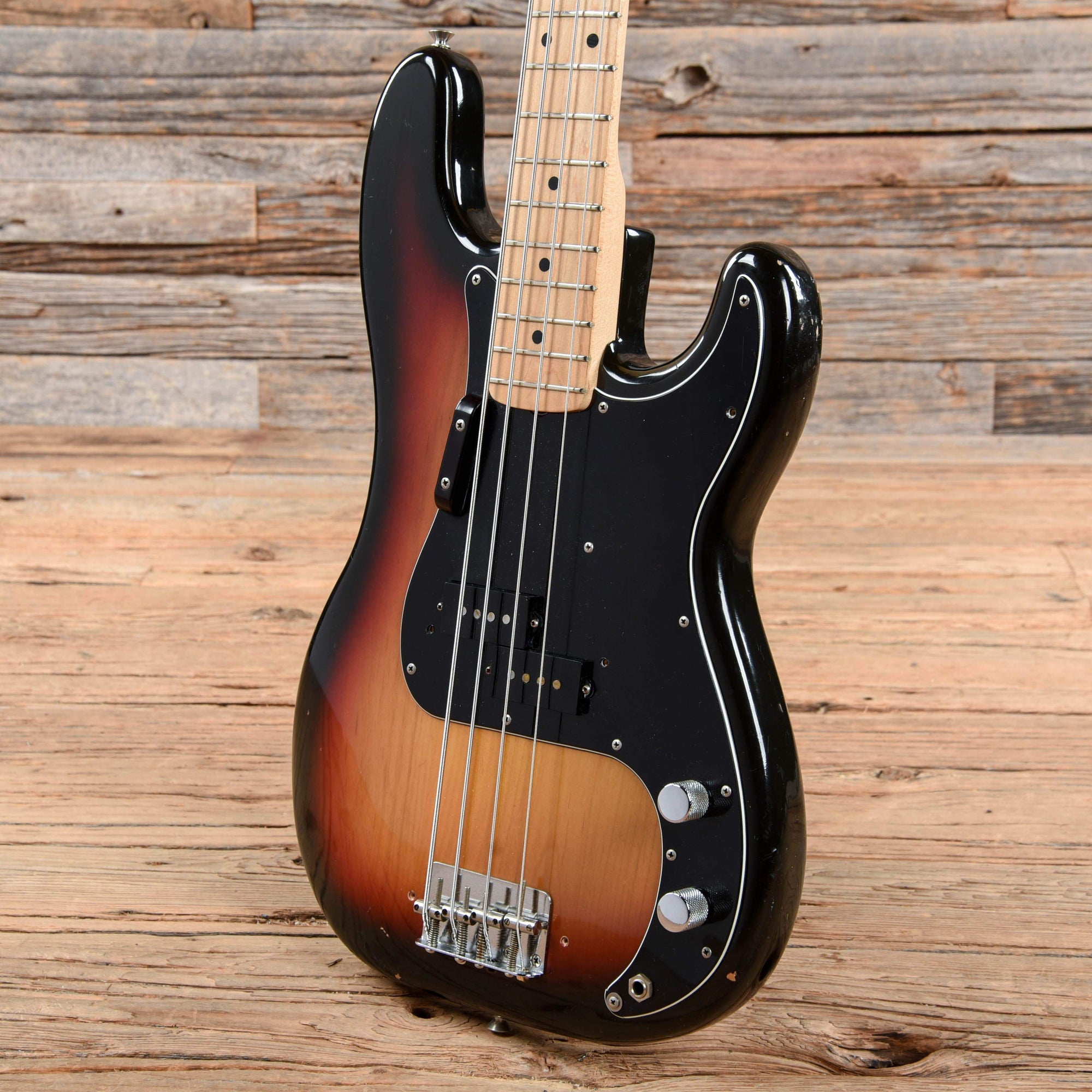 Fender Precision Bass Sunburst 1974 – Chicago Music Exchange