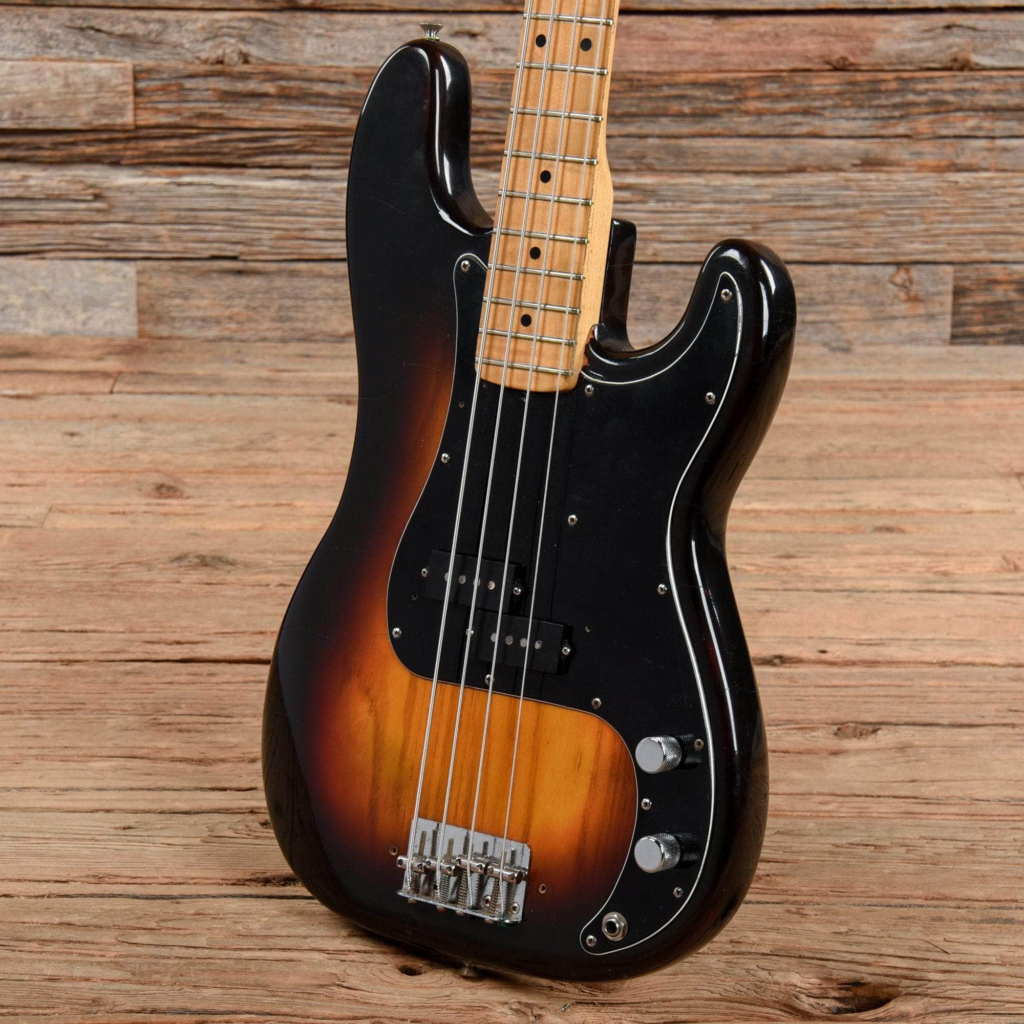 Fender Precision Bass Sunburst 1976 – Chicago Music Exchange