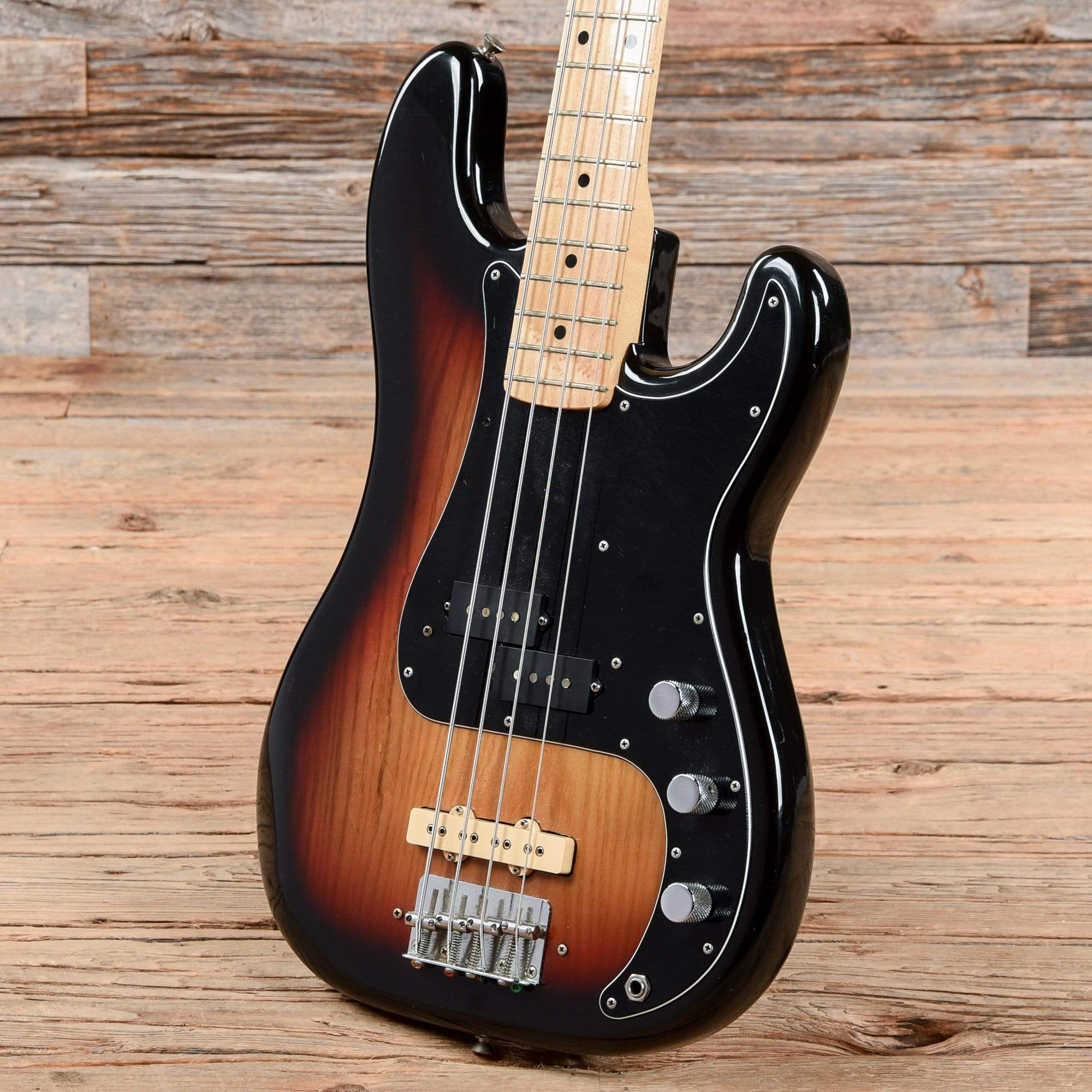 Fender Precision Bass Sunburst 1979 – Chicago Music Exchange