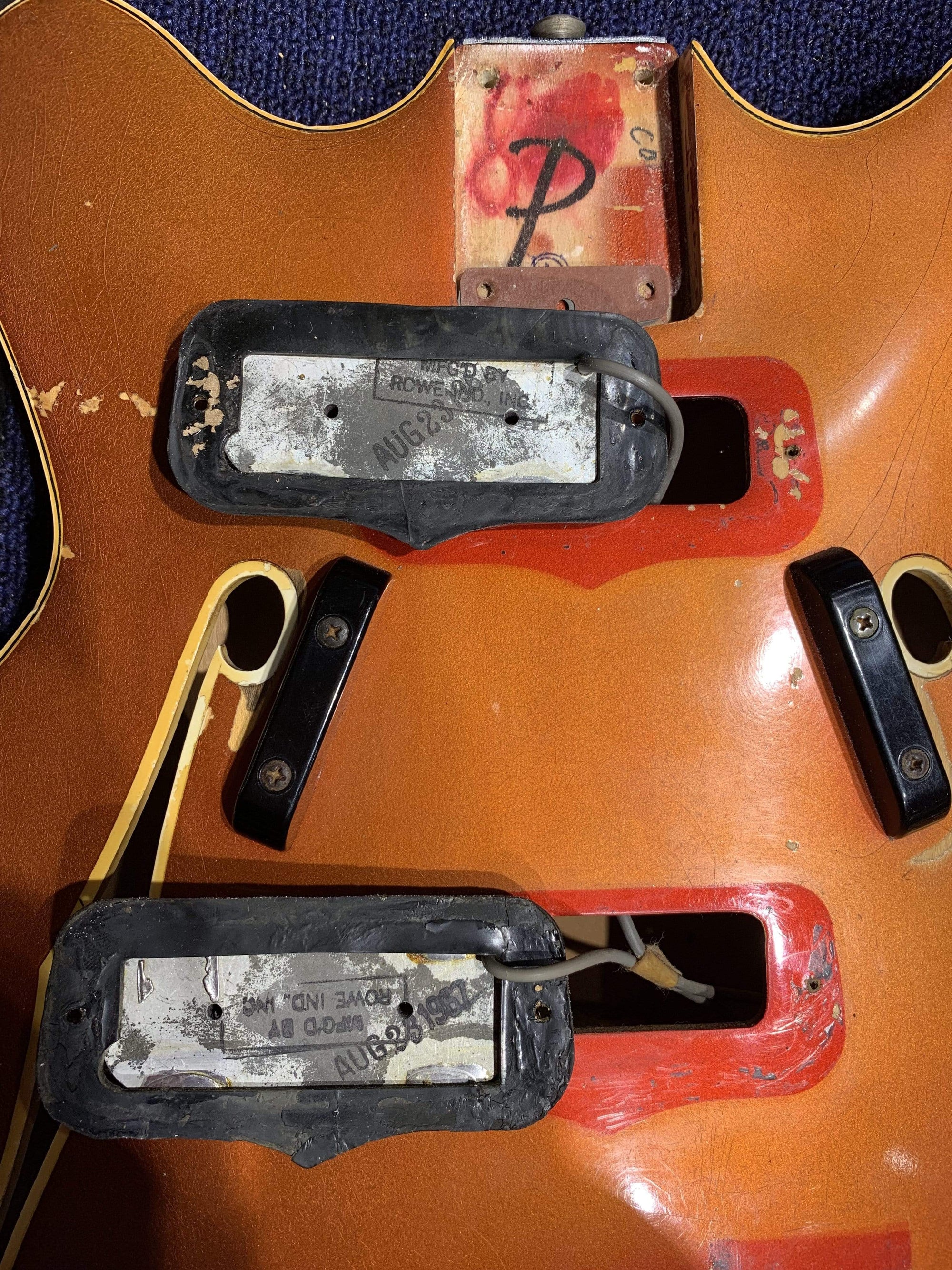 Fender Coronado Bass Candy Apple Red 1967 – Chicago Music Exchange