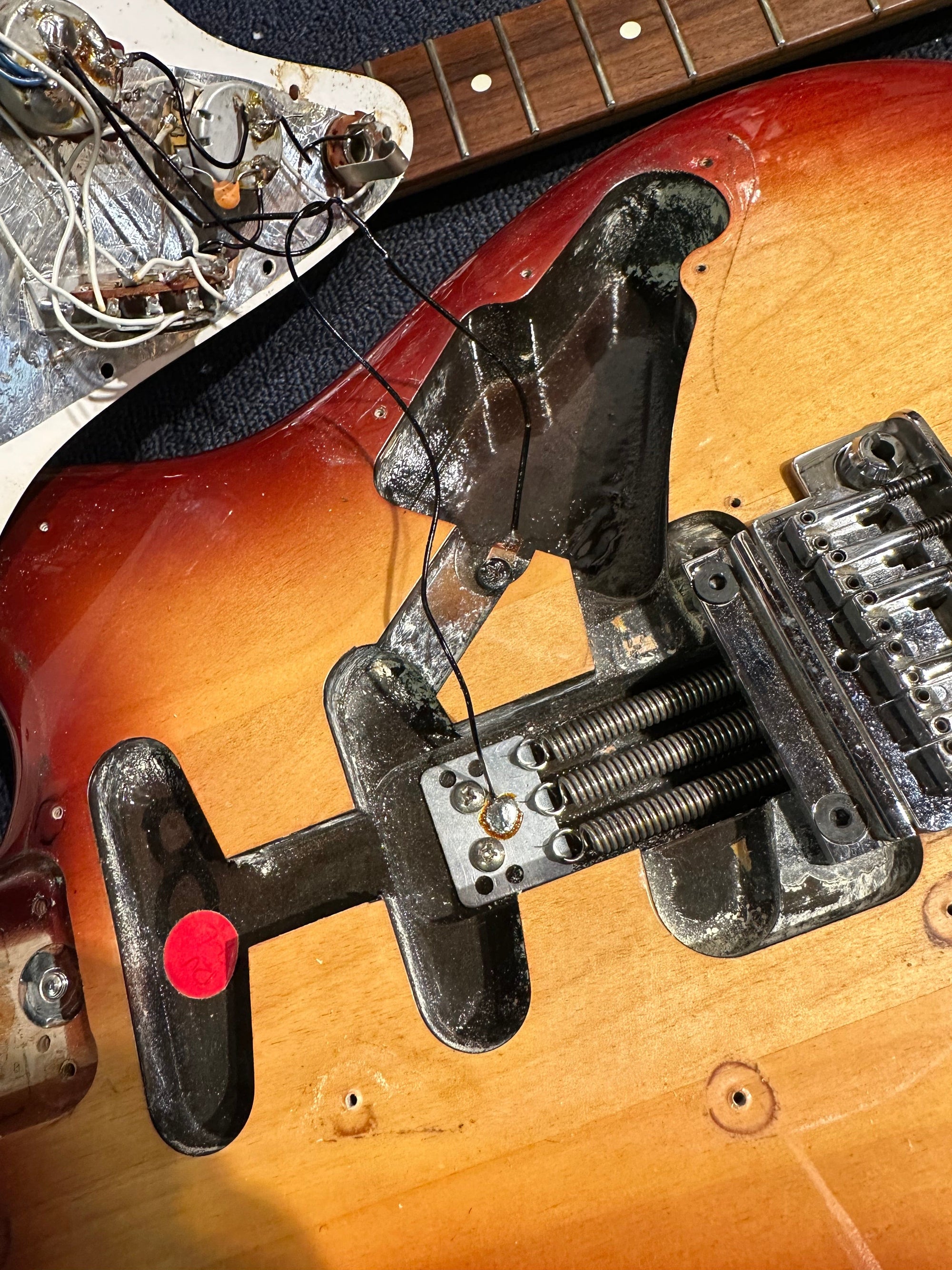 Fender 2-Knob Standard Stratocaster Sunburst 1983 – Chicago Music Exchange