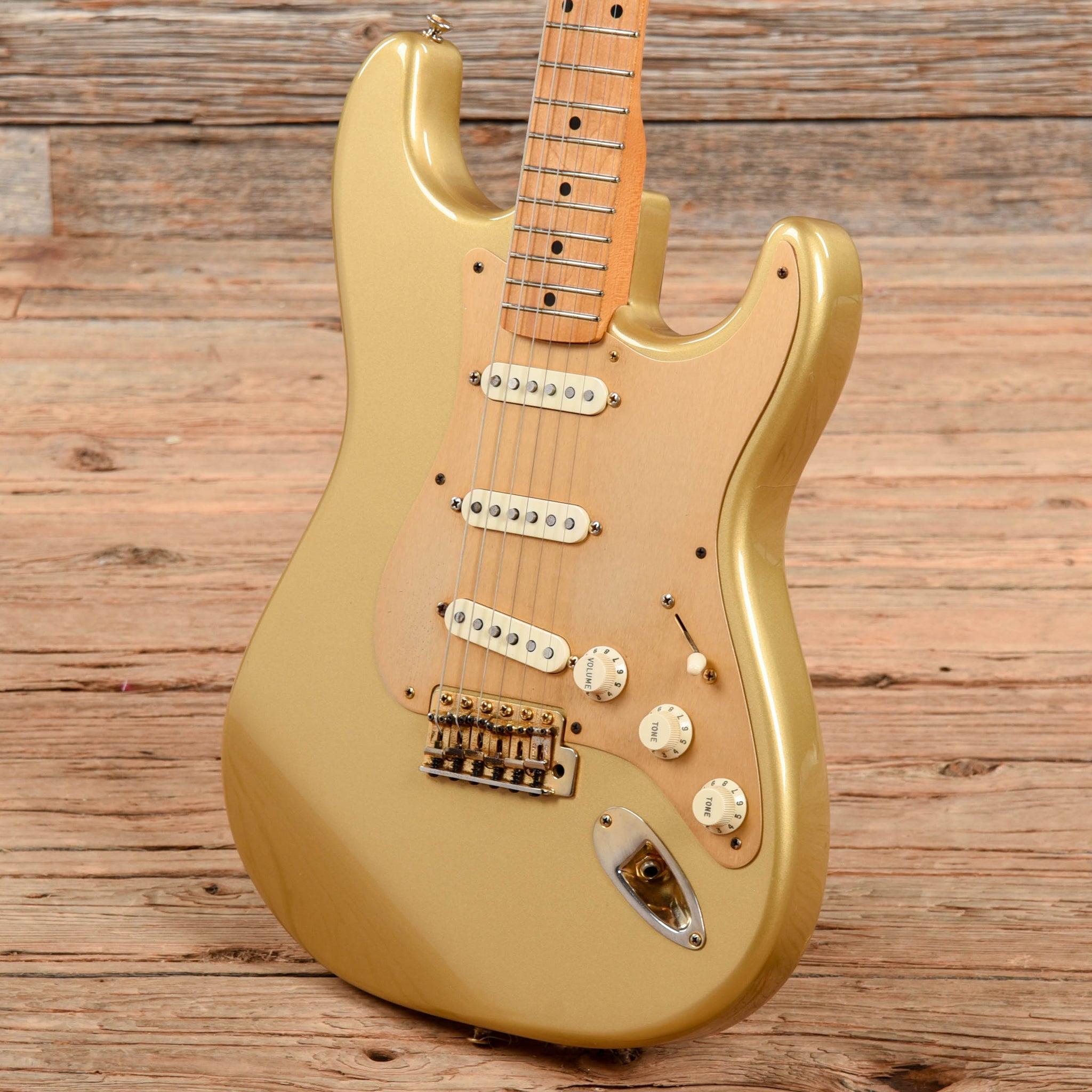 Fender 50th Anniversary Stratocaster Aztec Gold 2004 – Chicago Music ...