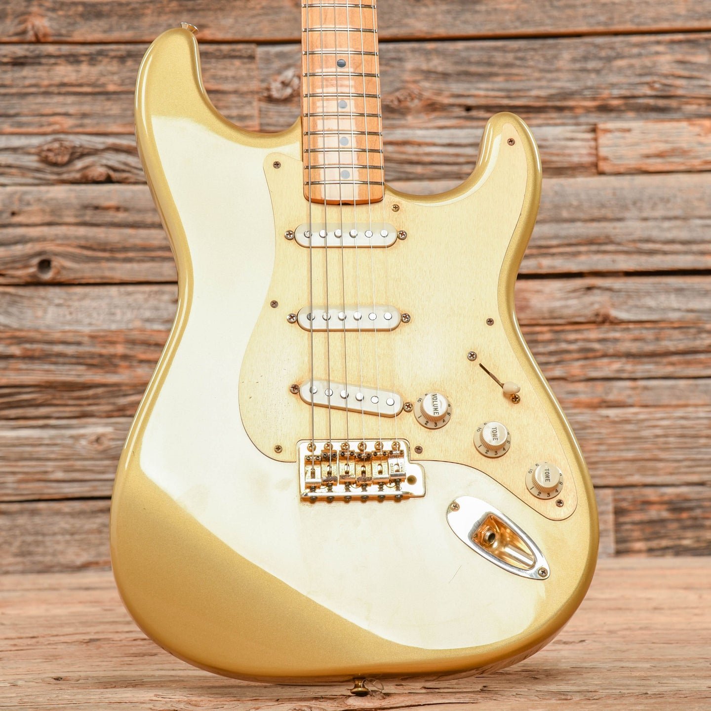 Fender 50th Anniversary Stratocaster Aztec Gold 2004 – Chicago Music ...