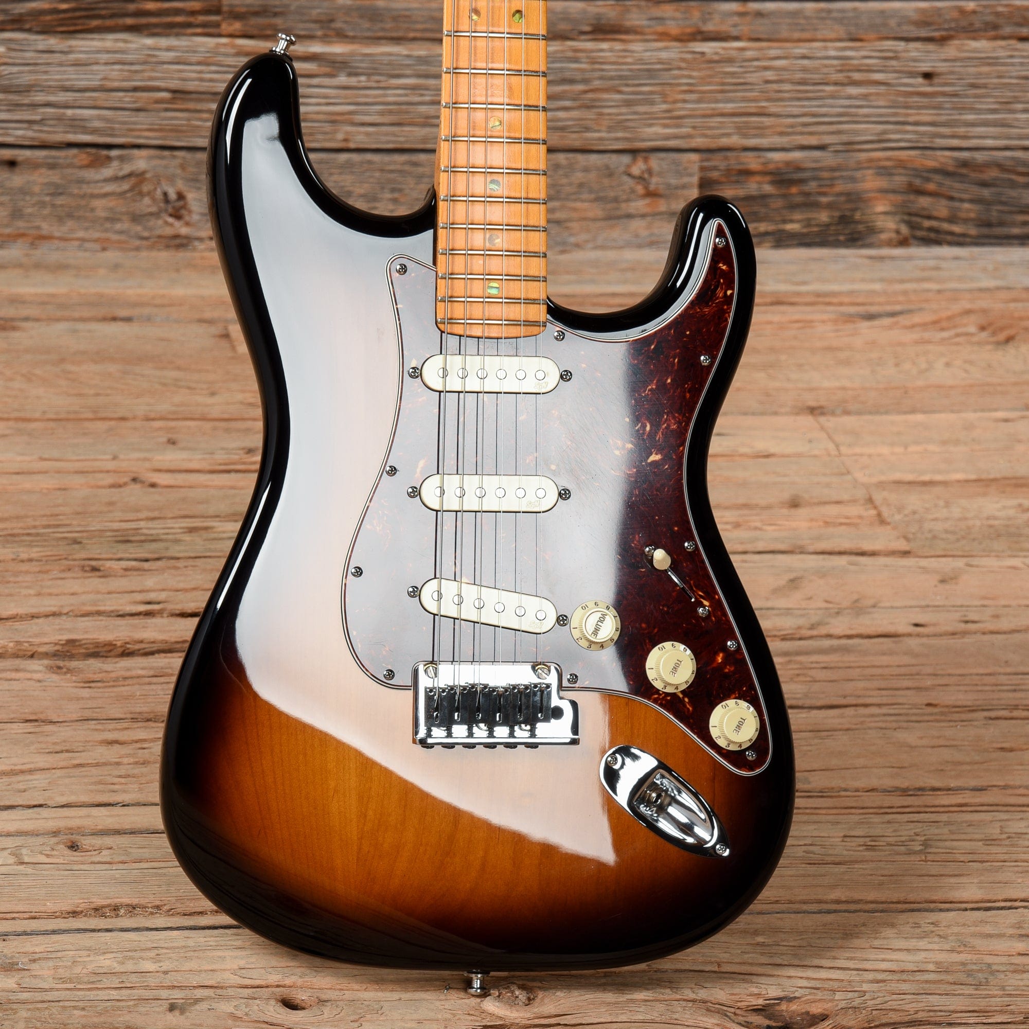 Fender American Deluxe Stratocaster 2-Tone Sunburst 2009 – Chicago ...